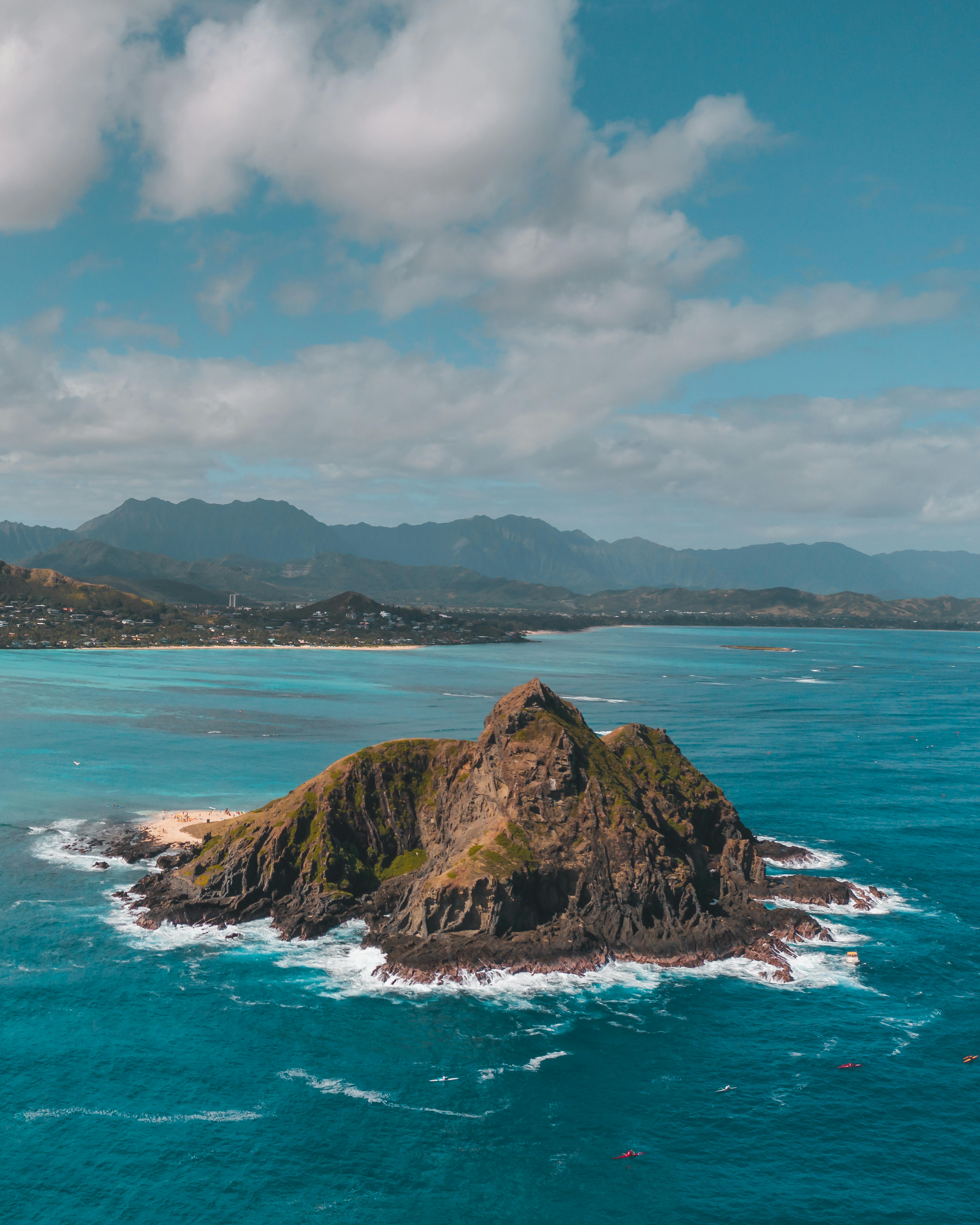 Rock Island in the Middle of the Sea · Free Stock Photo
