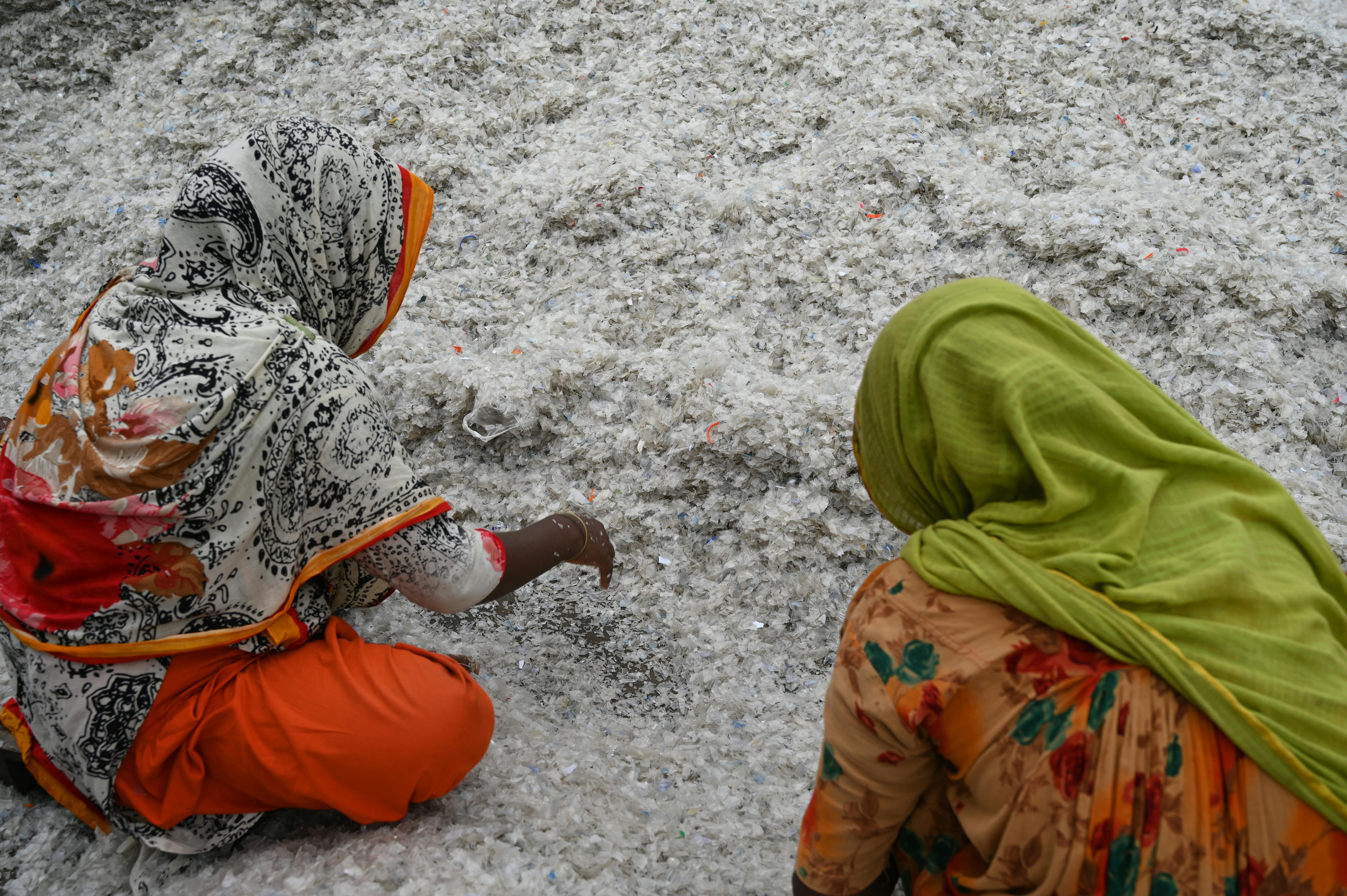 Plastic Shreds Photos, Download The BEST Free Plastic Shreds Stock ...