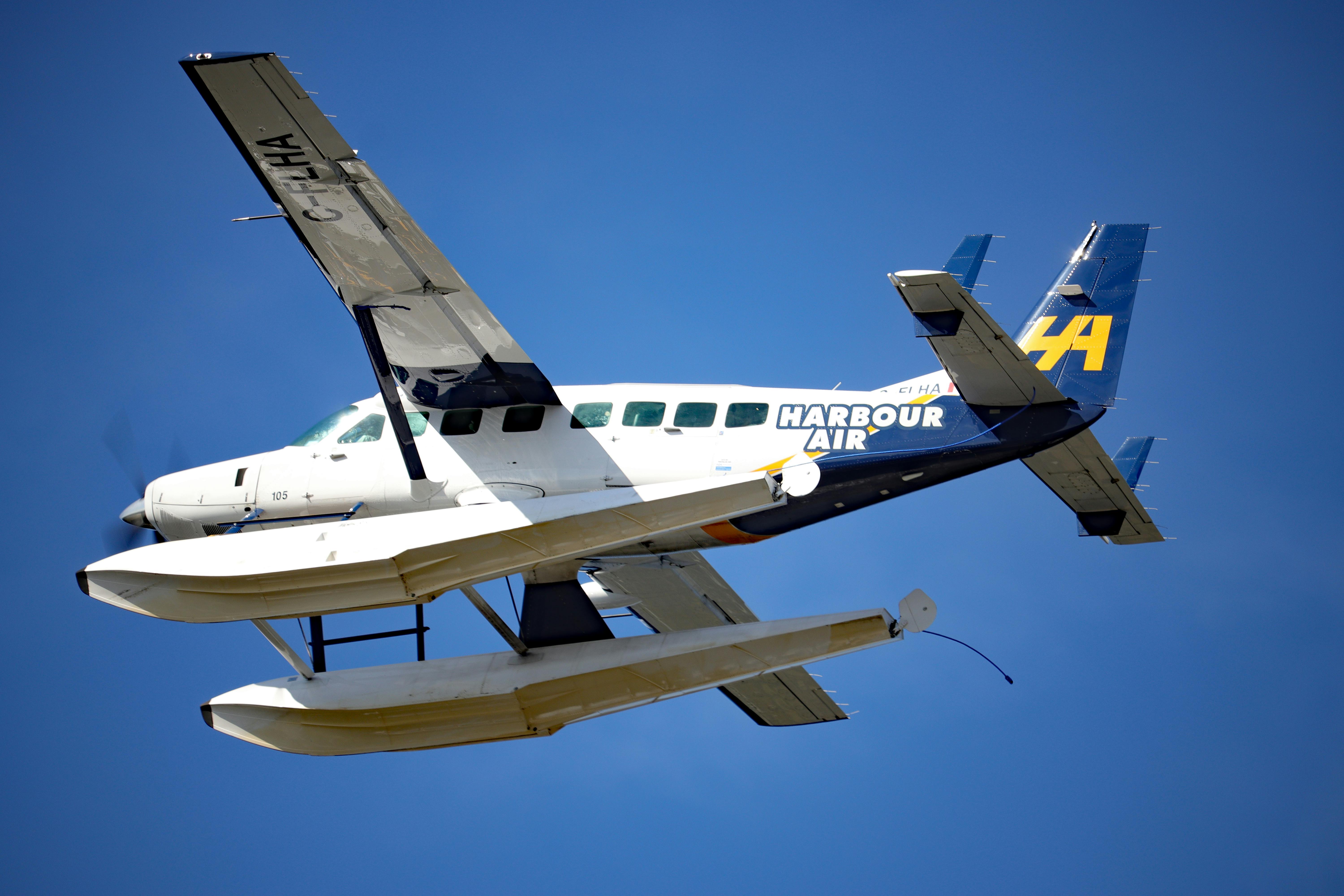 Close-Up Shot of a Flying Light Aircraft · Free Stock Photo