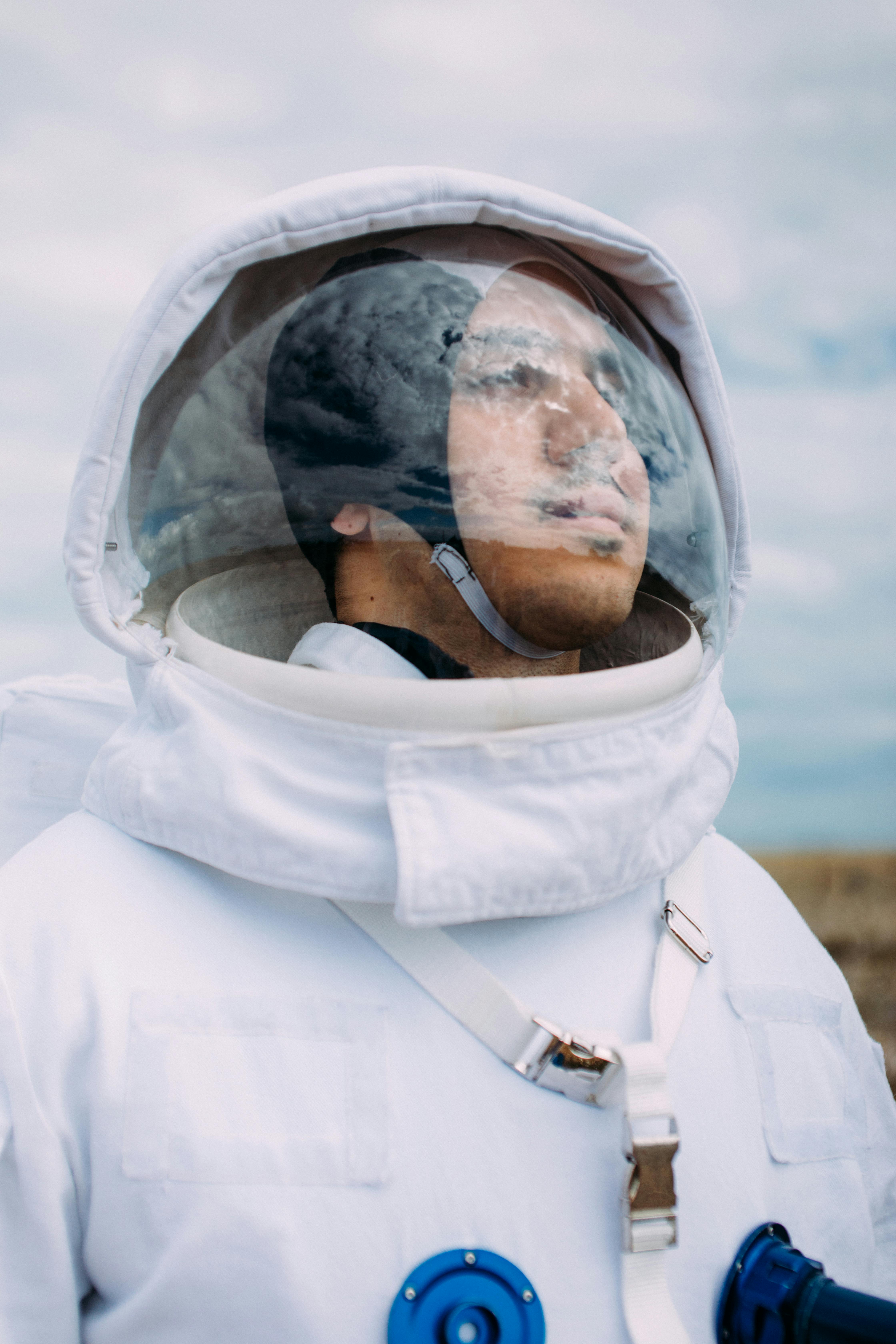 Photo gratuite de astronaute, casque, combinaison spatiale