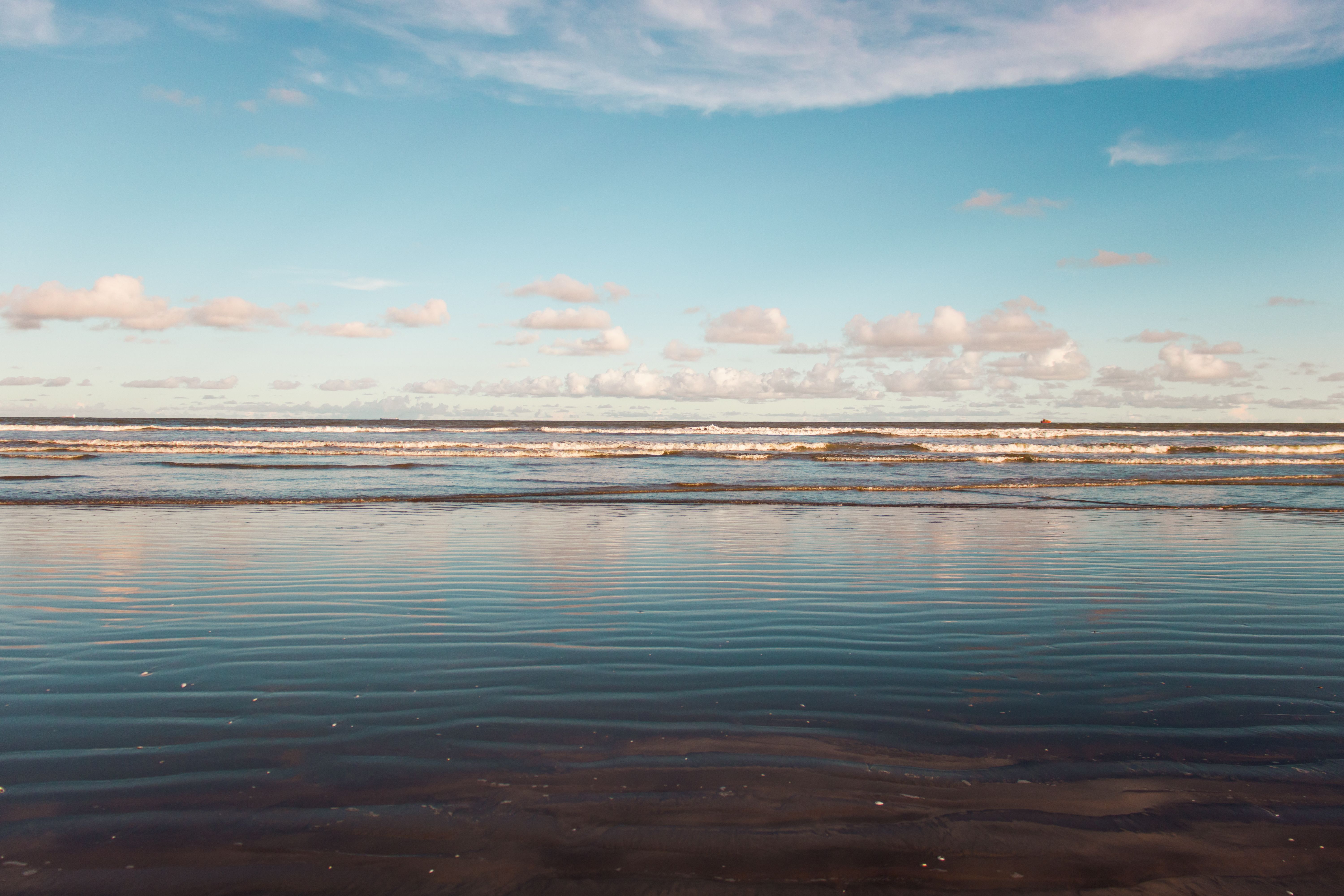 Dawn horizon illuminated by bright rising sun · Free Stock Photo