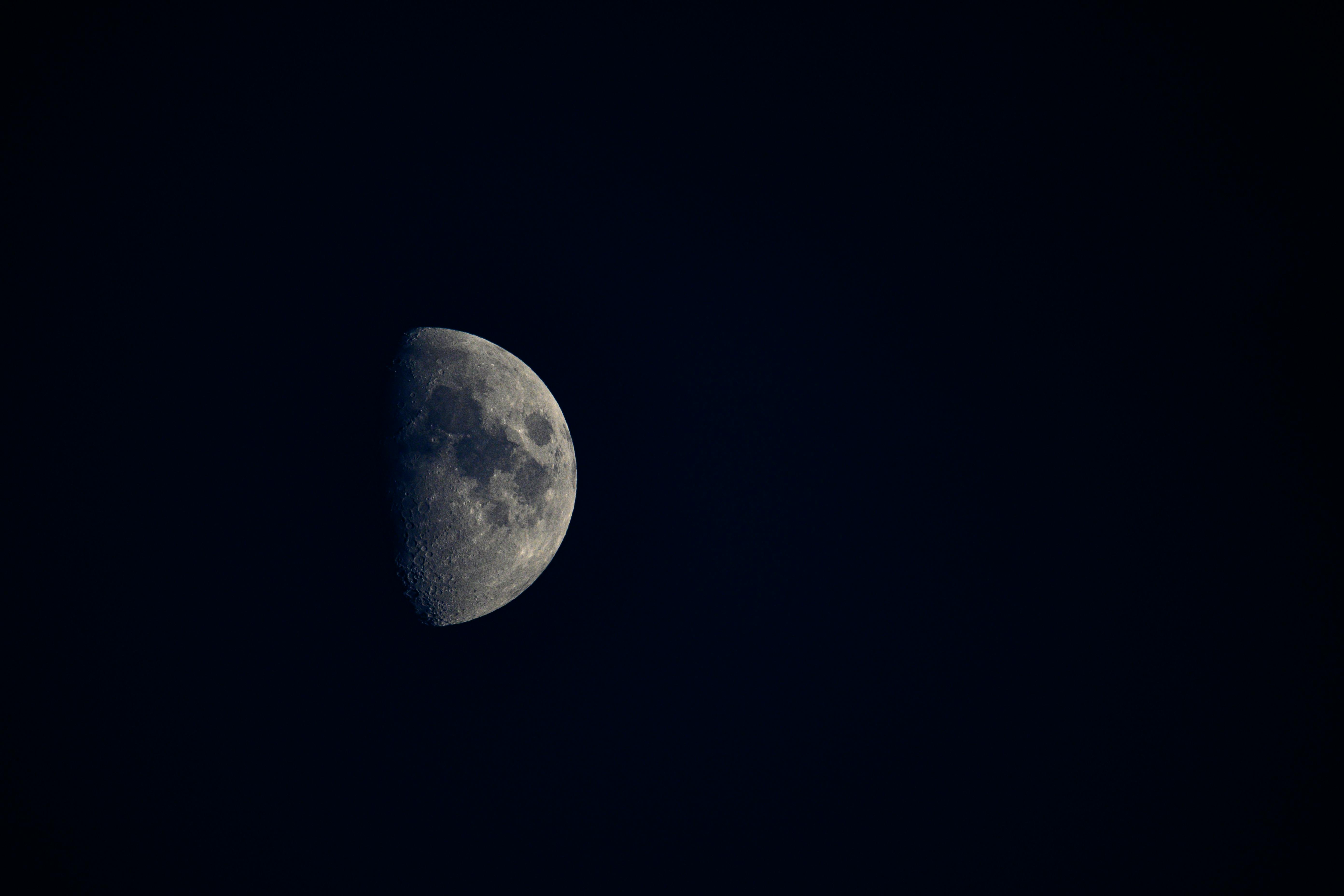 Half moon on dark background · Free Stock Photo