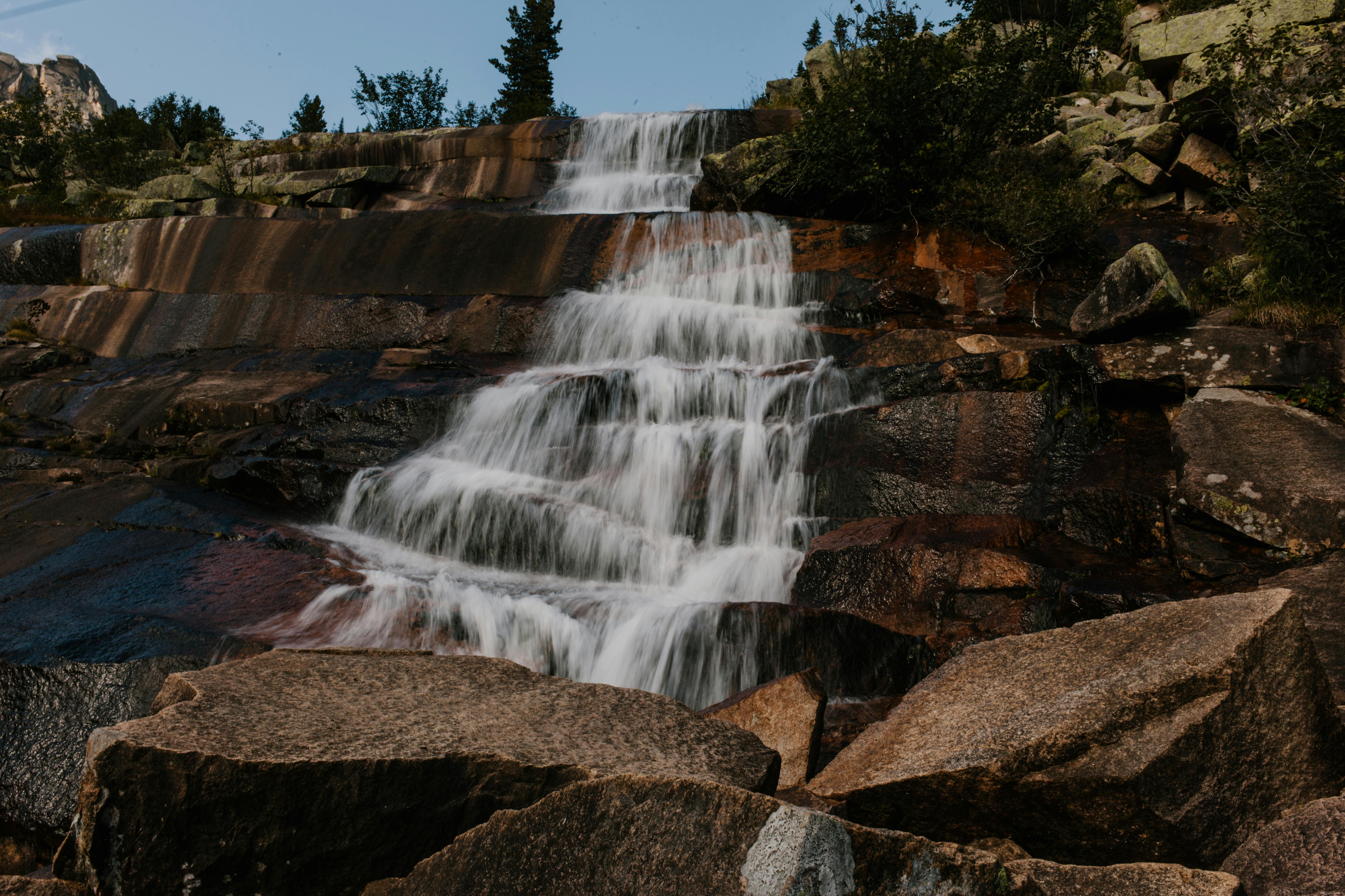 Gorgeous huge waterfall in ravine · Free Stock Photo