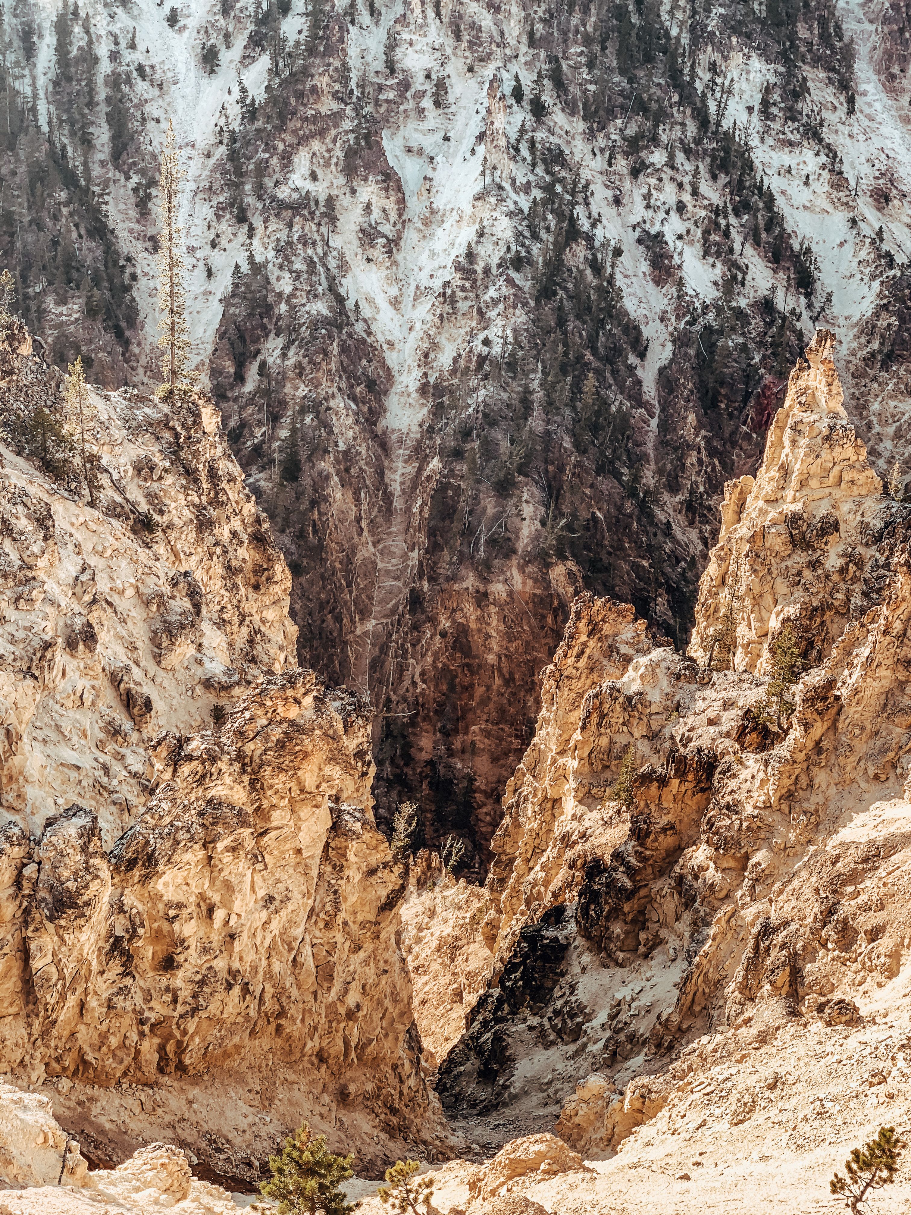 Rocky mountainous valley on sunny day · Free Stock Photo
