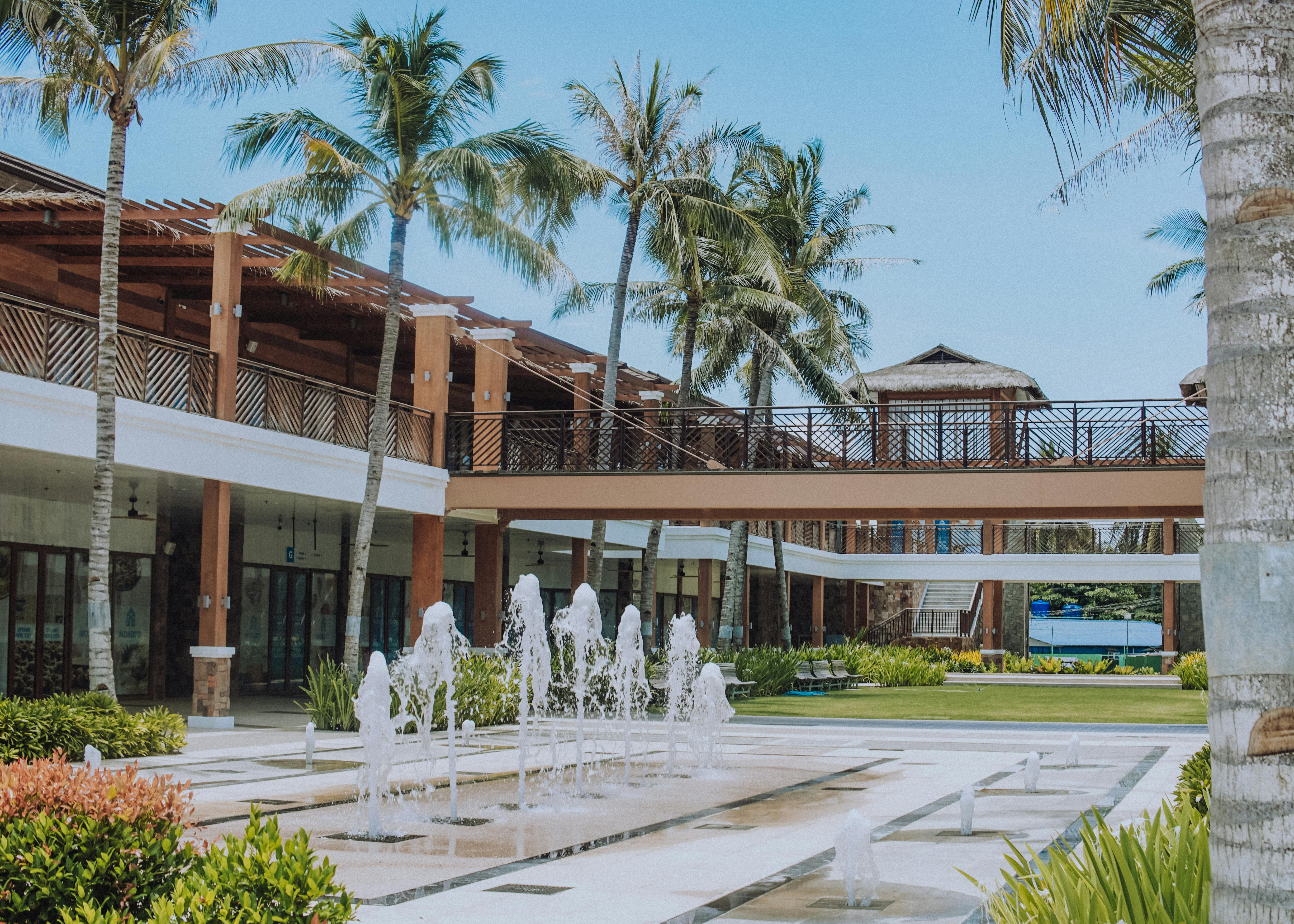 Luxury Exterior of Tropical Hotel Resort · Free Stock Photo