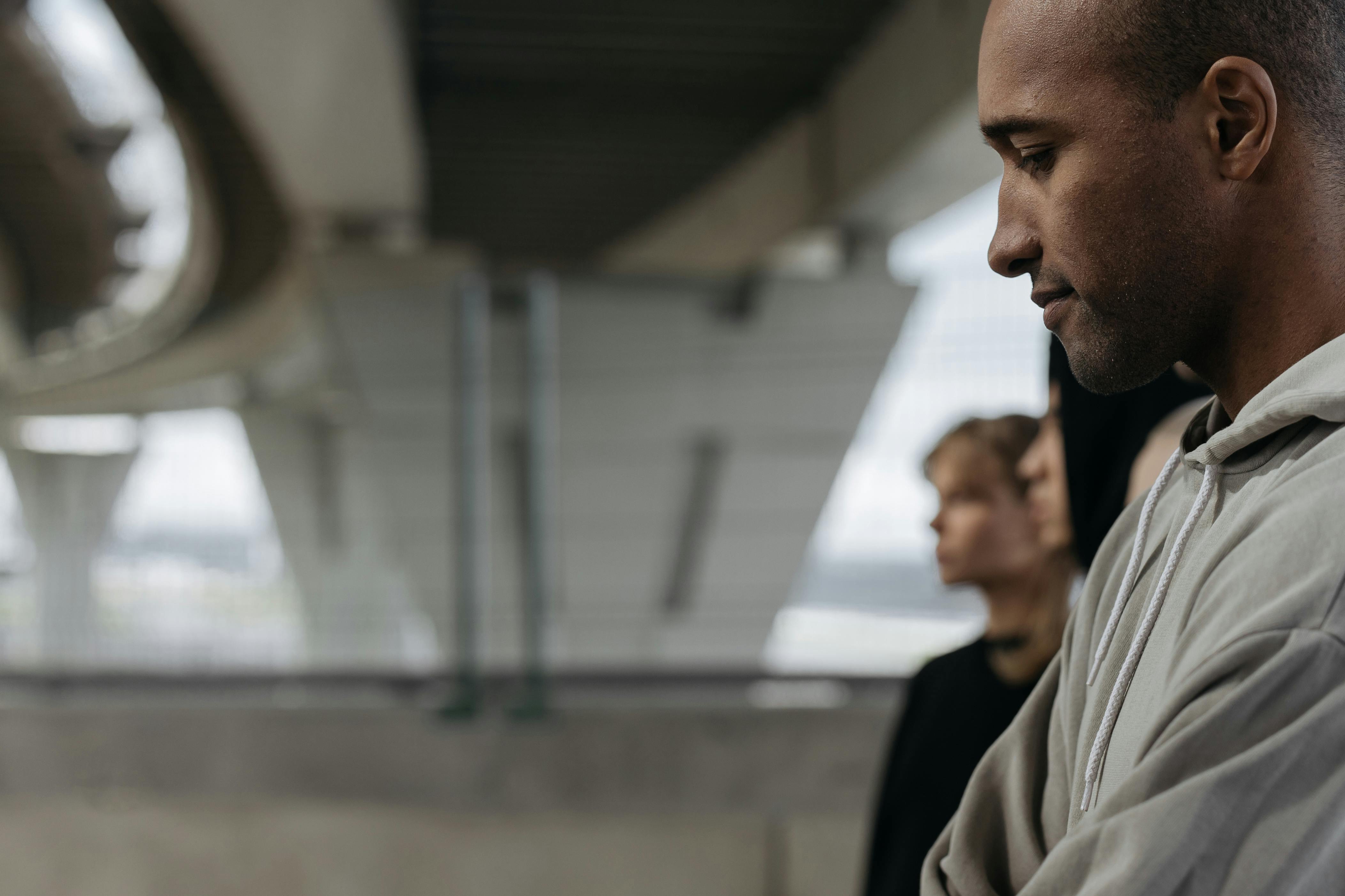 People Lined Up Side by Side · Free Stock Photo