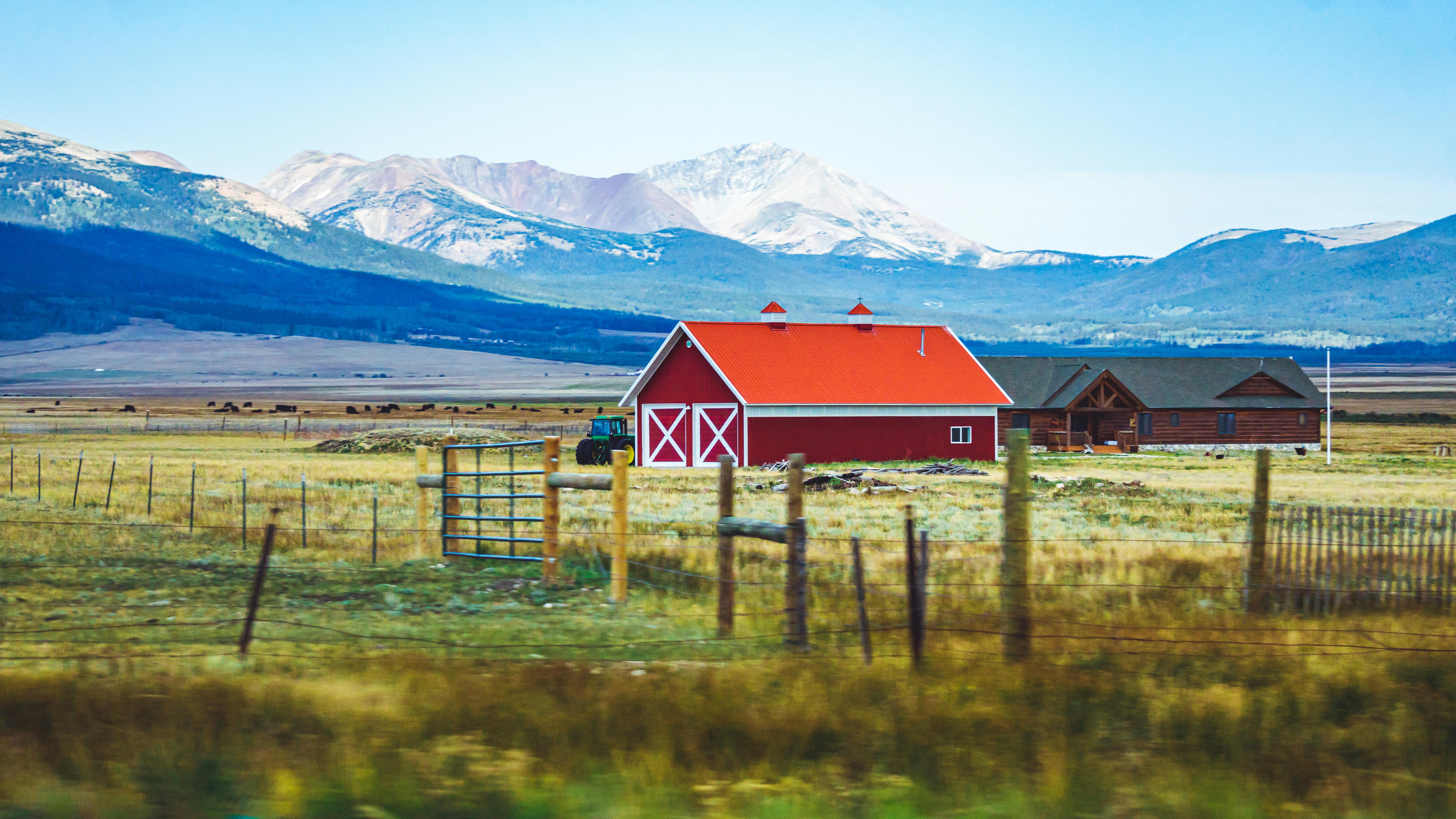 A Red Barn and a Farmhouse · Free Stock Photo