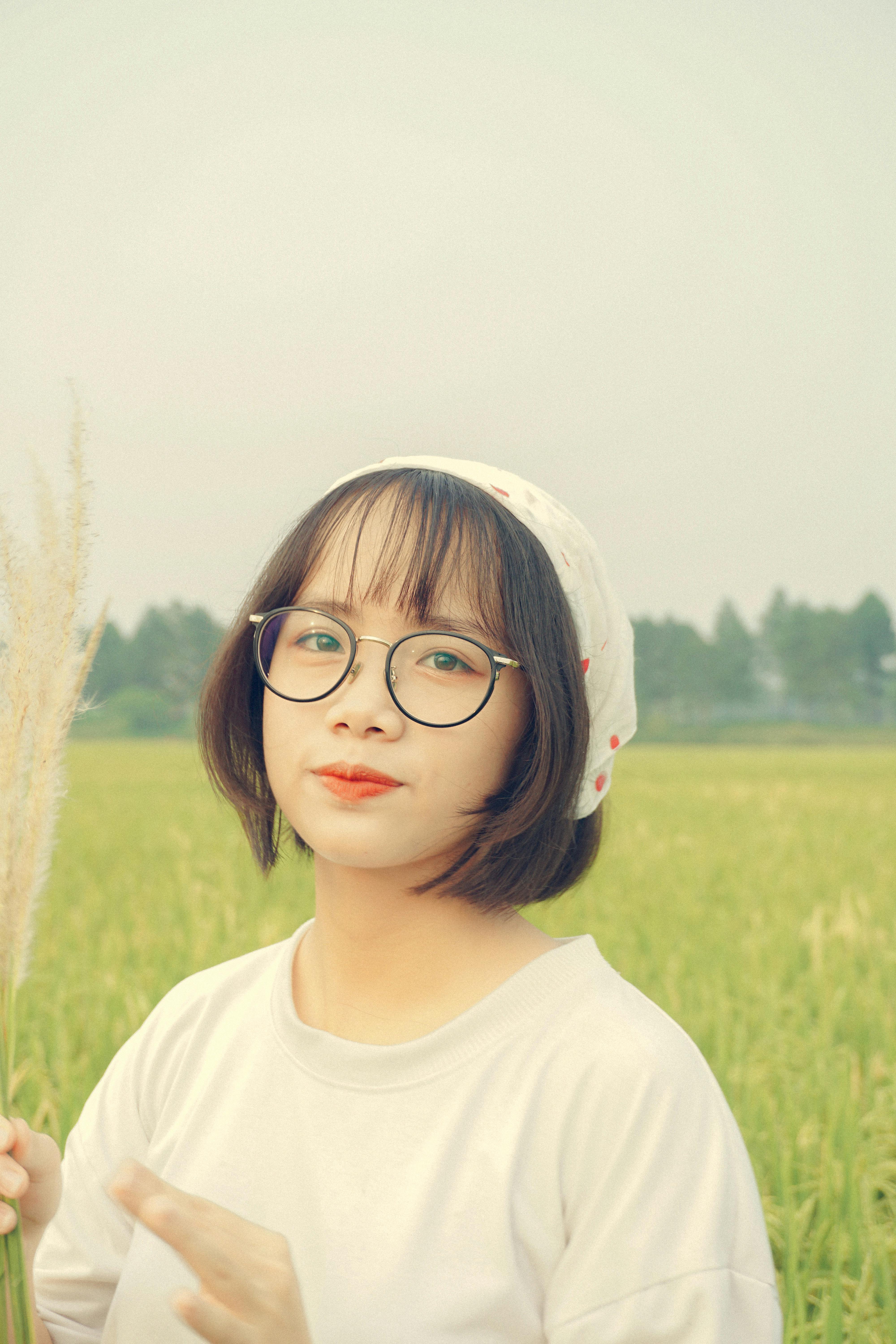 A Young Girl in Non Hat · Free Stock Photo