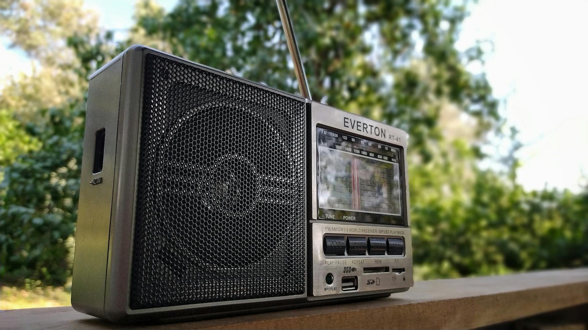 Radio Wave Basics: How They Work and Everyday Uses