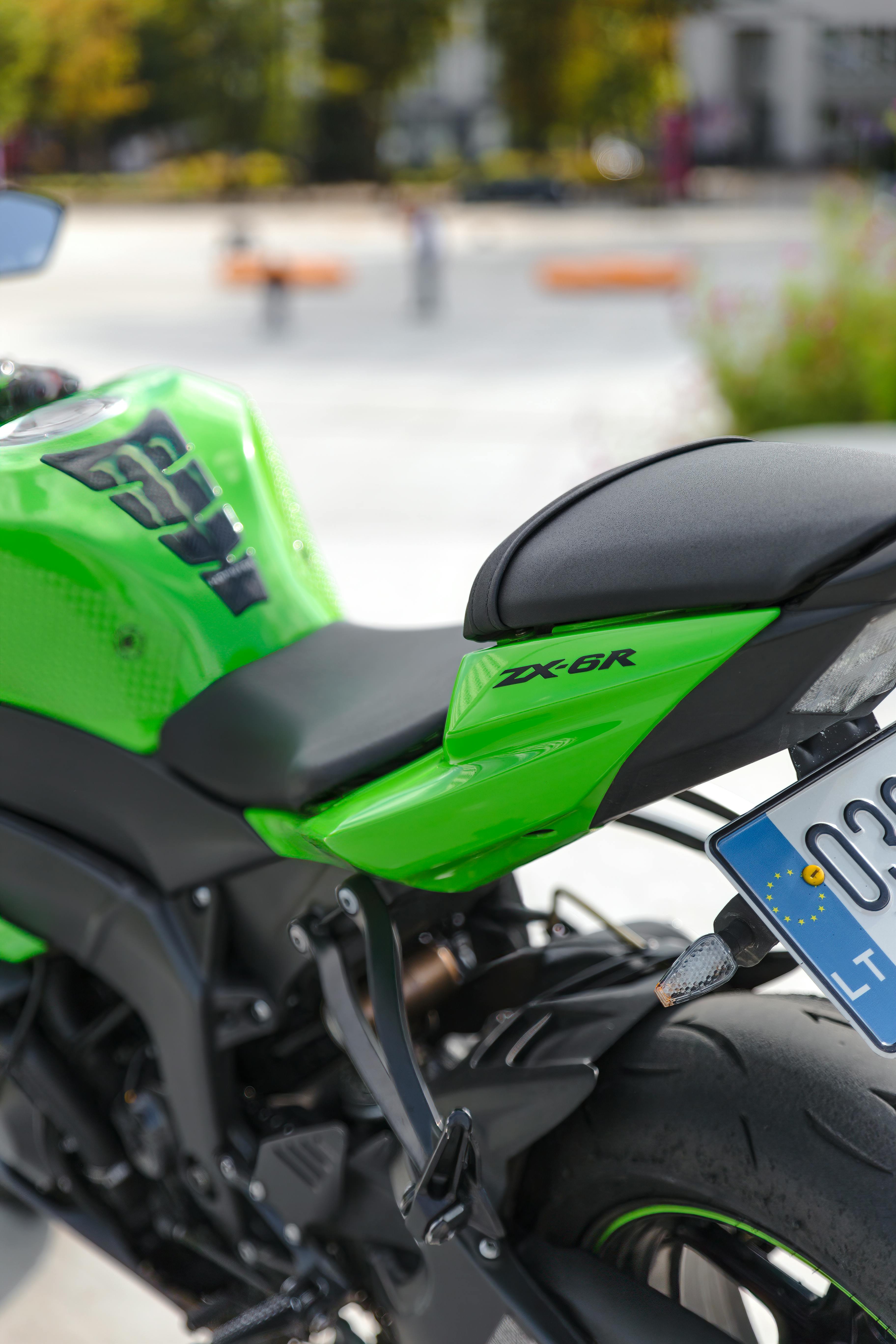 Close-Up Shot of a Green Motorcycle · Free Stock Photo