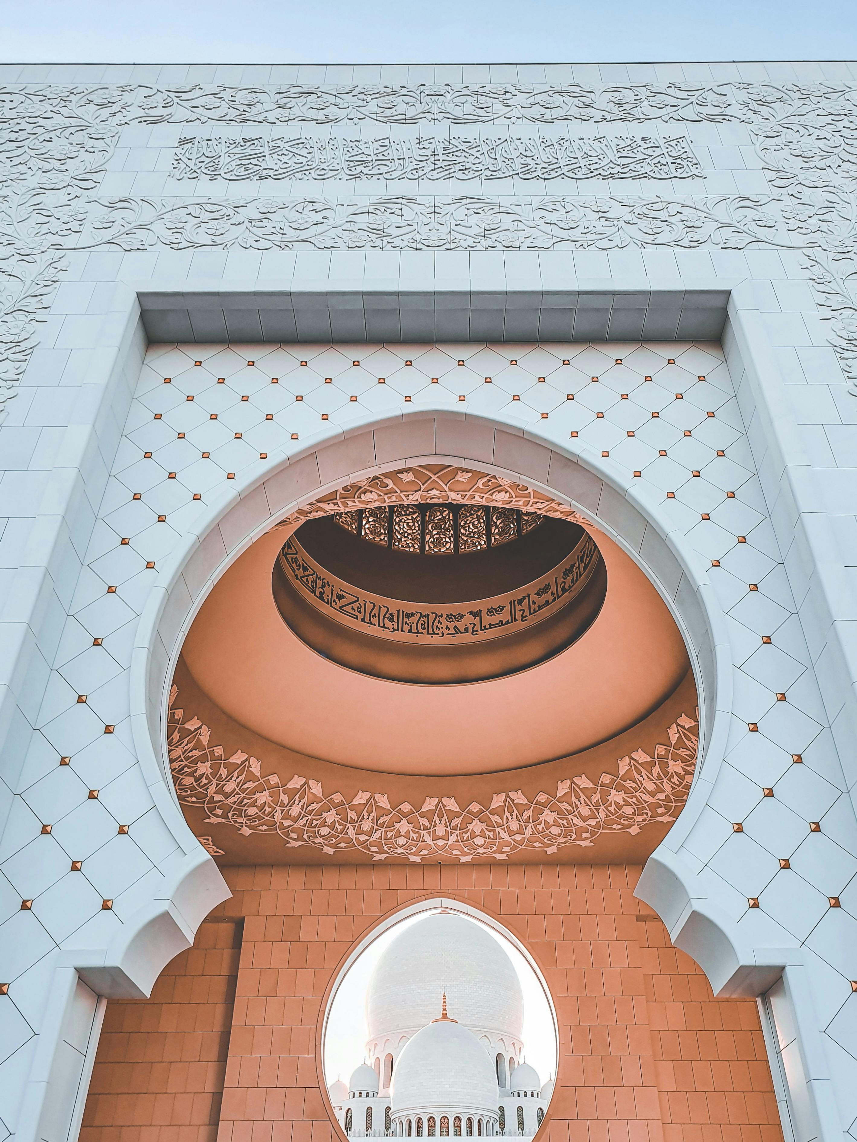 Sheikh Zayed Grand Mosque Seen from Courtyard · Free Stock Photo