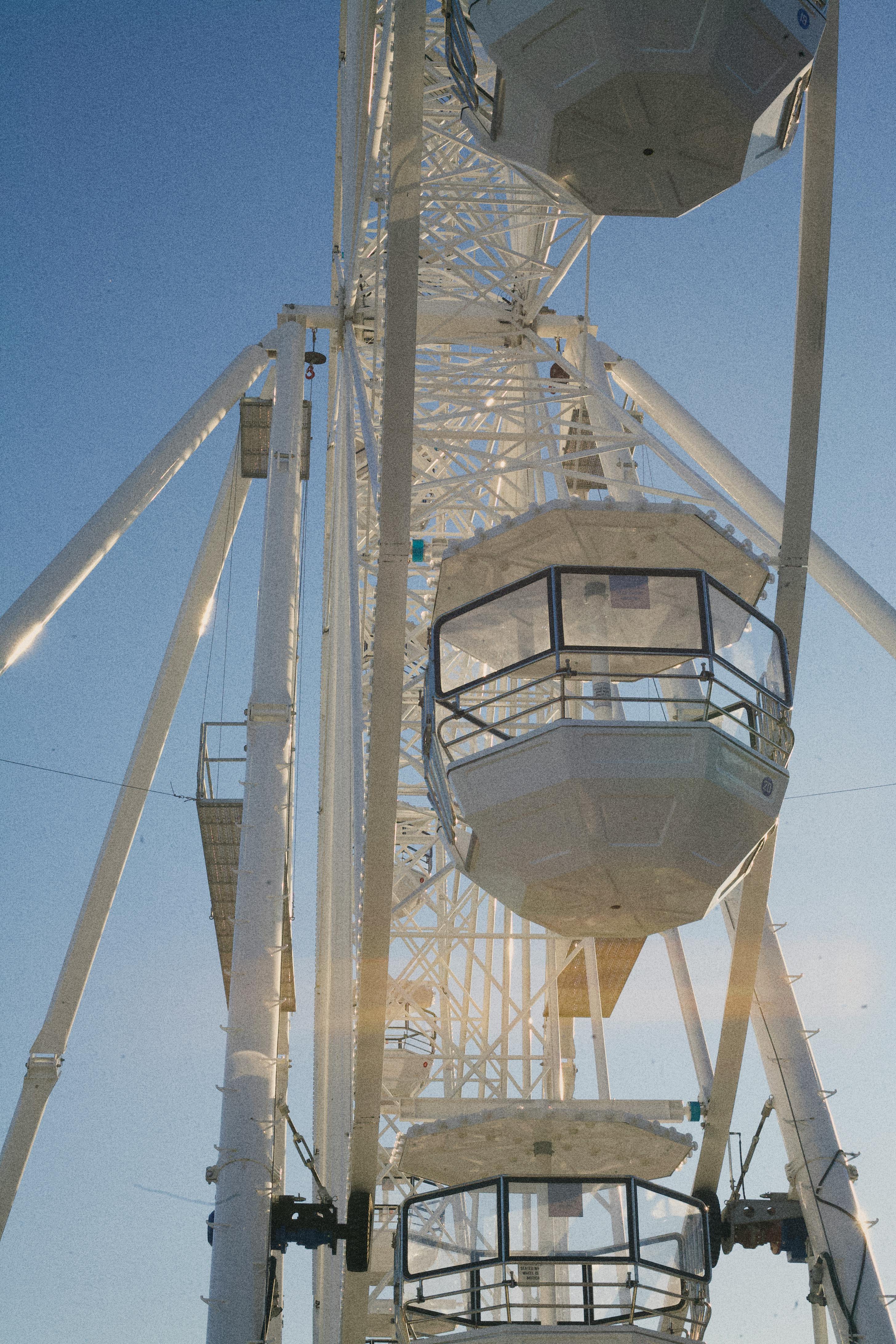 White Steel Ferris Wheel · Free Stock Photo
