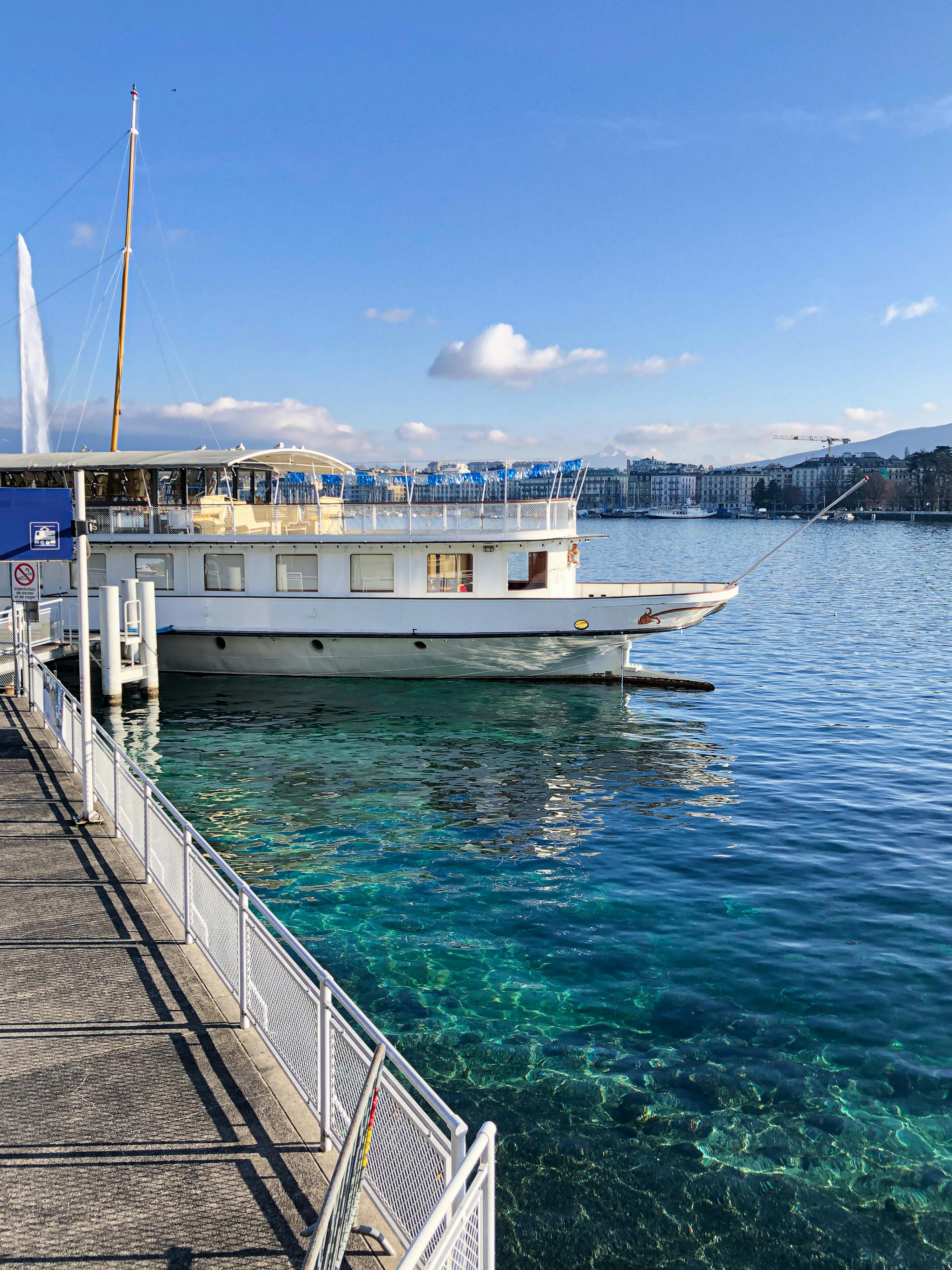 Ship in Bay · Free Stock Photo