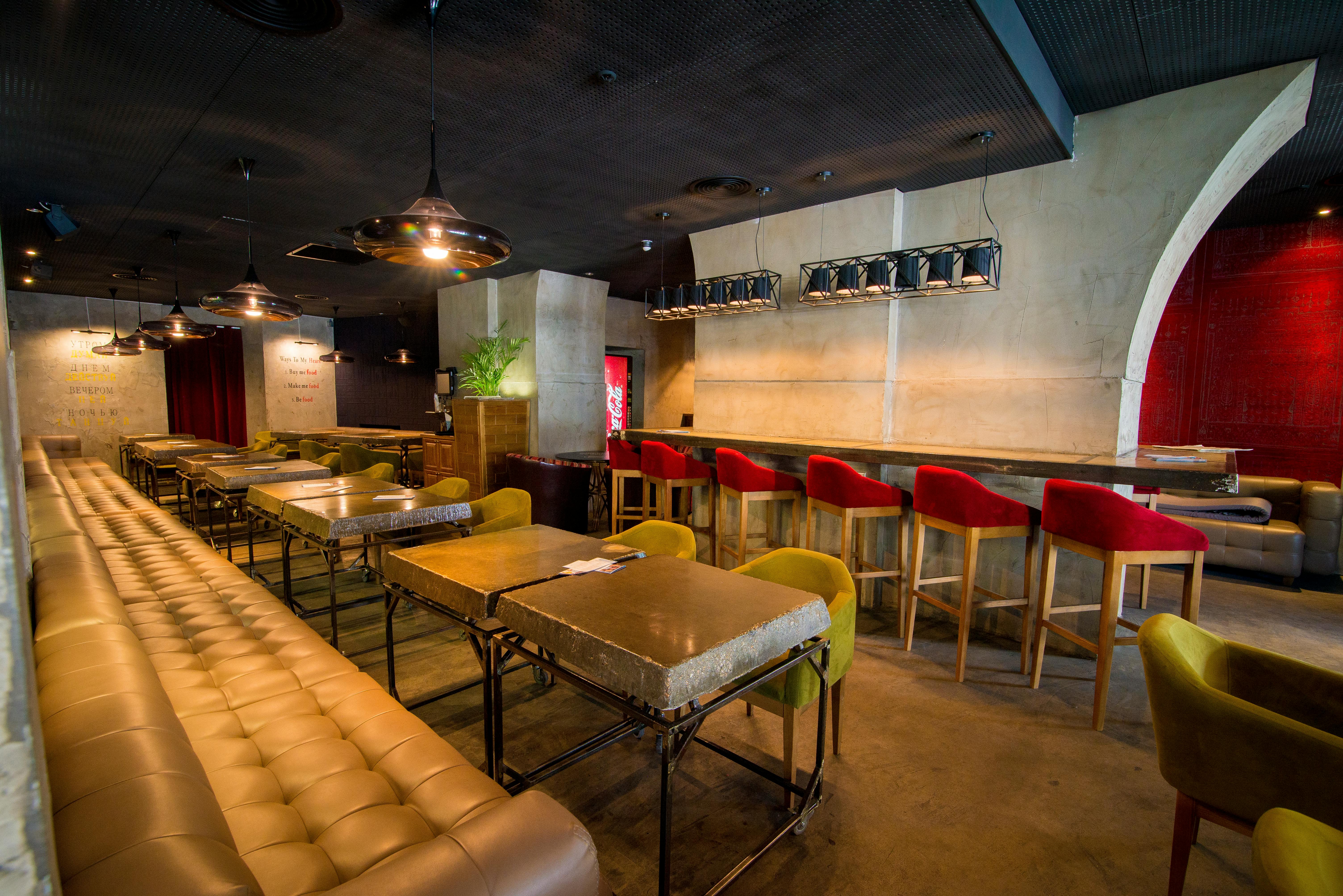 Restaurant Table and Chairs · Free Stock Photo