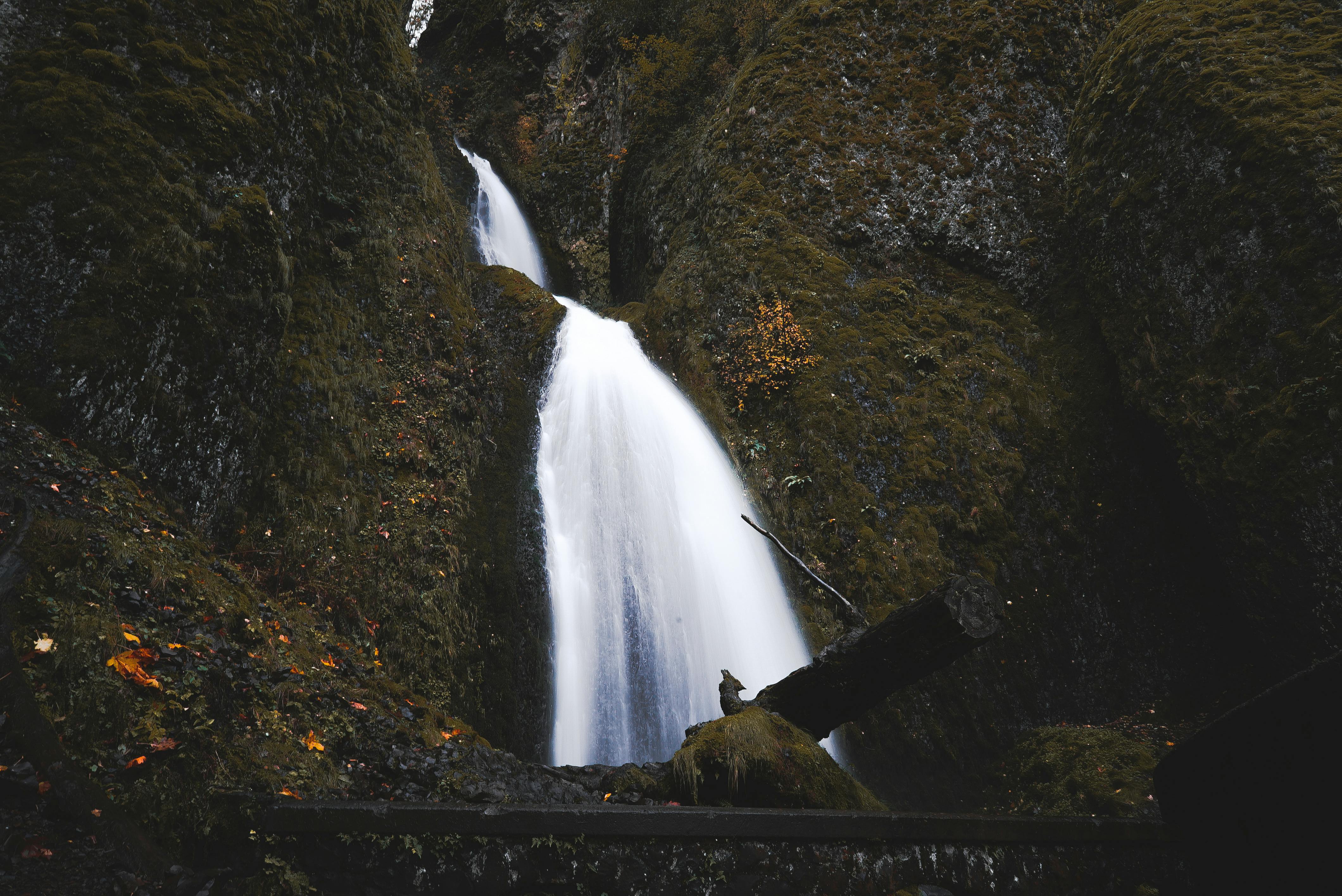 Gorgeous huge waterfall in ravine · Free Stock Photo