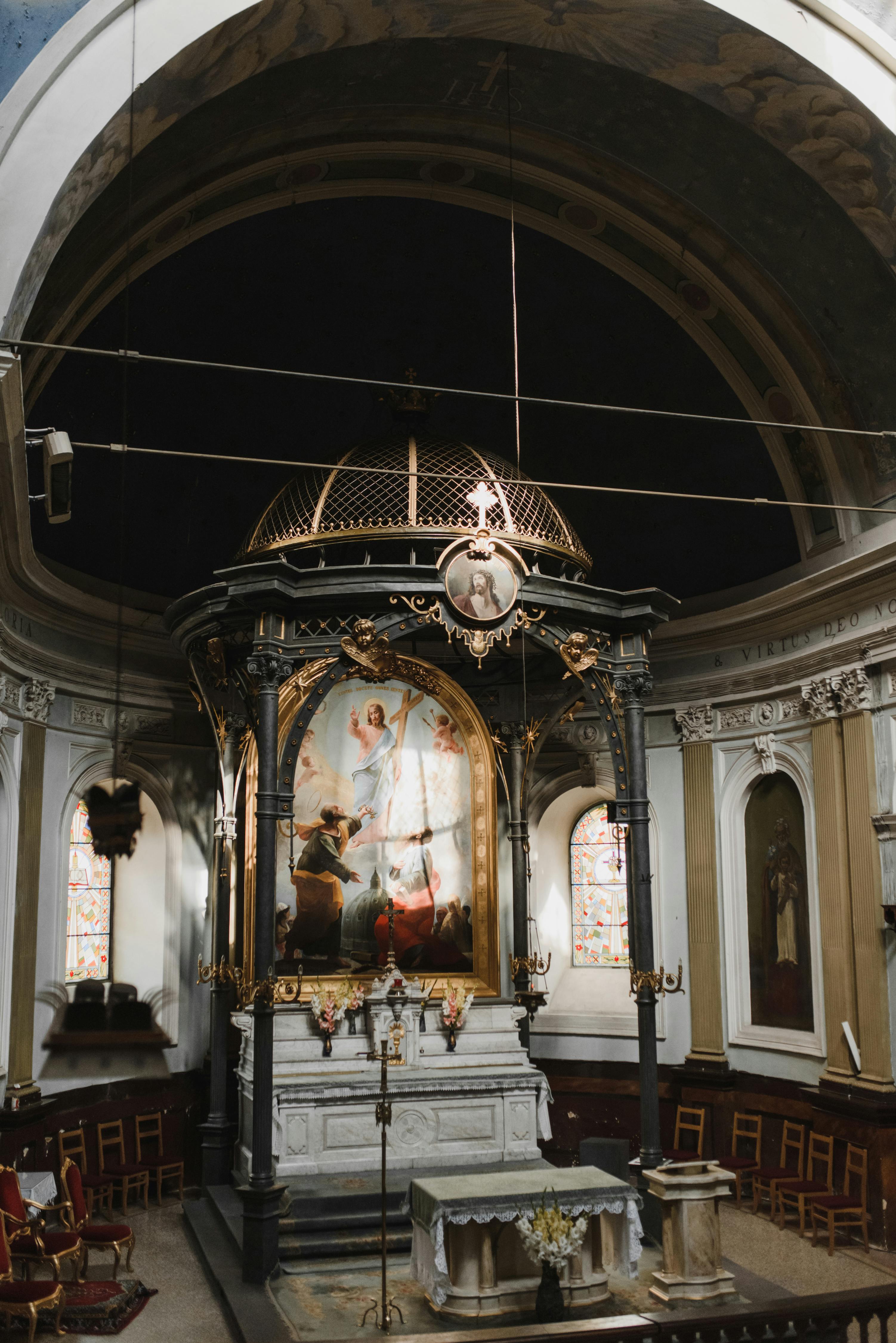 Brown Wooden Church Pew Align Facing the Altar · Free Stock Photo