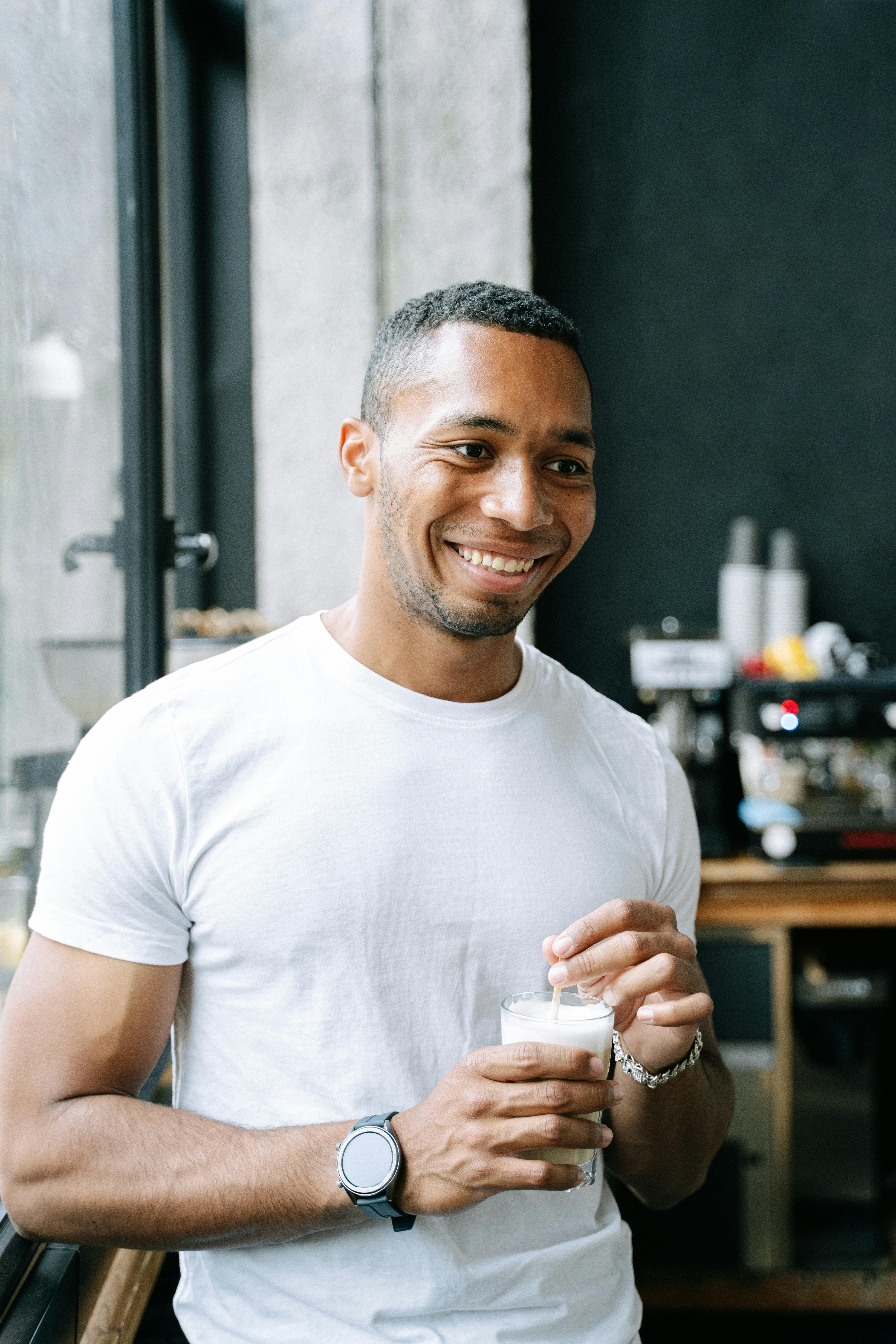Foto de stock gratuita sobre bien parecido, guapo, sonriendo