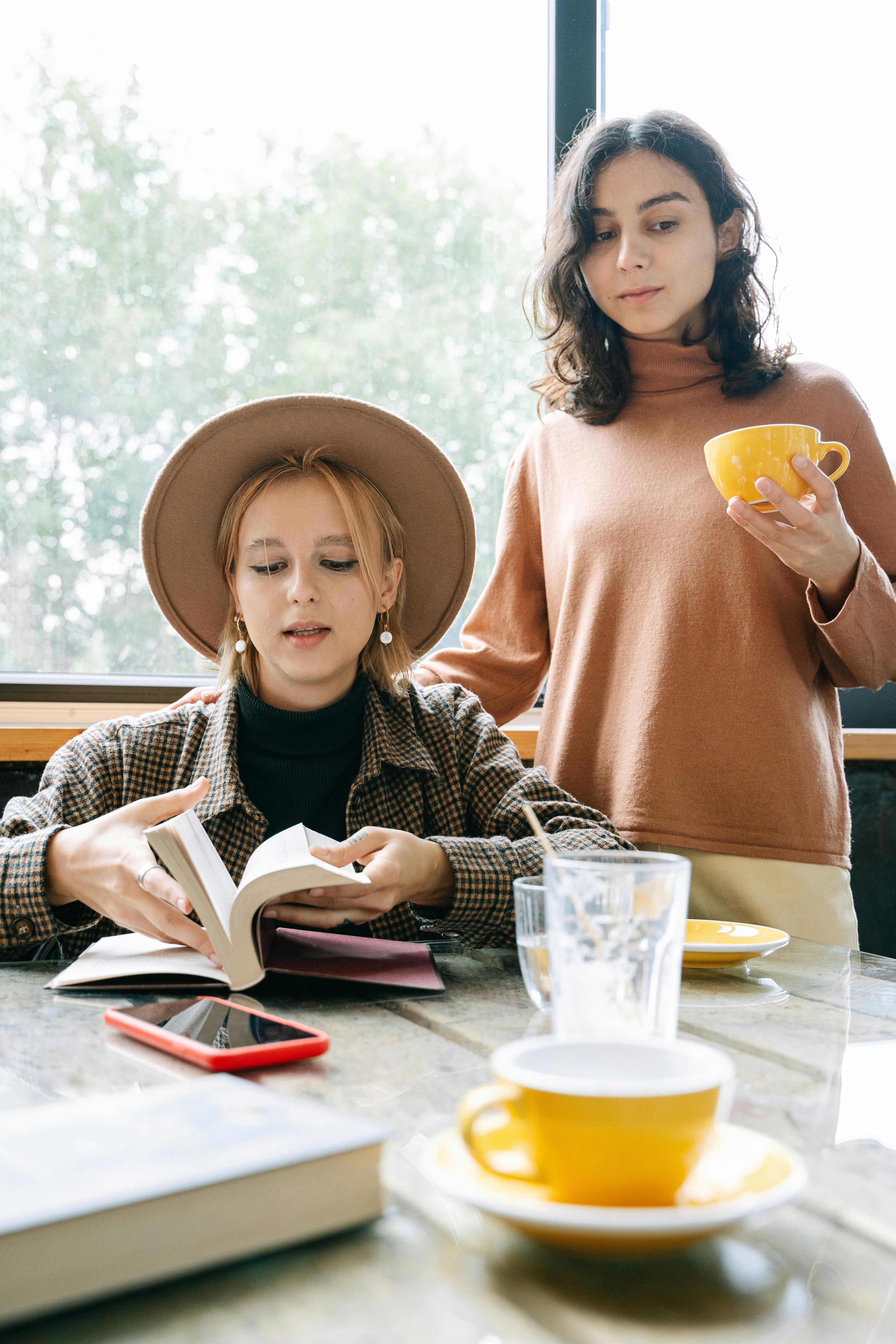 Friends next beside each other · Free Stock Photo