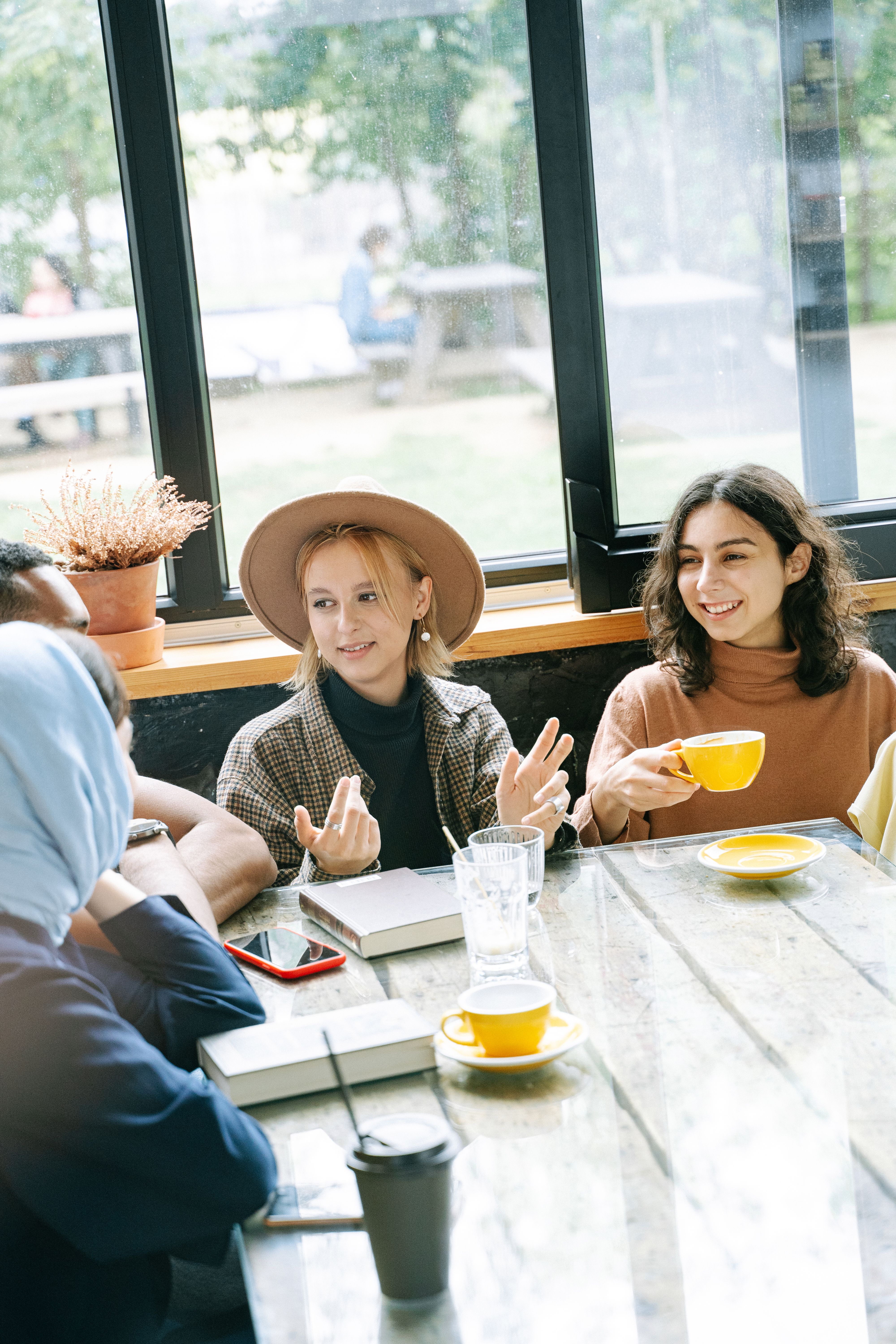 Friends hanging Out · Free Stock Photo