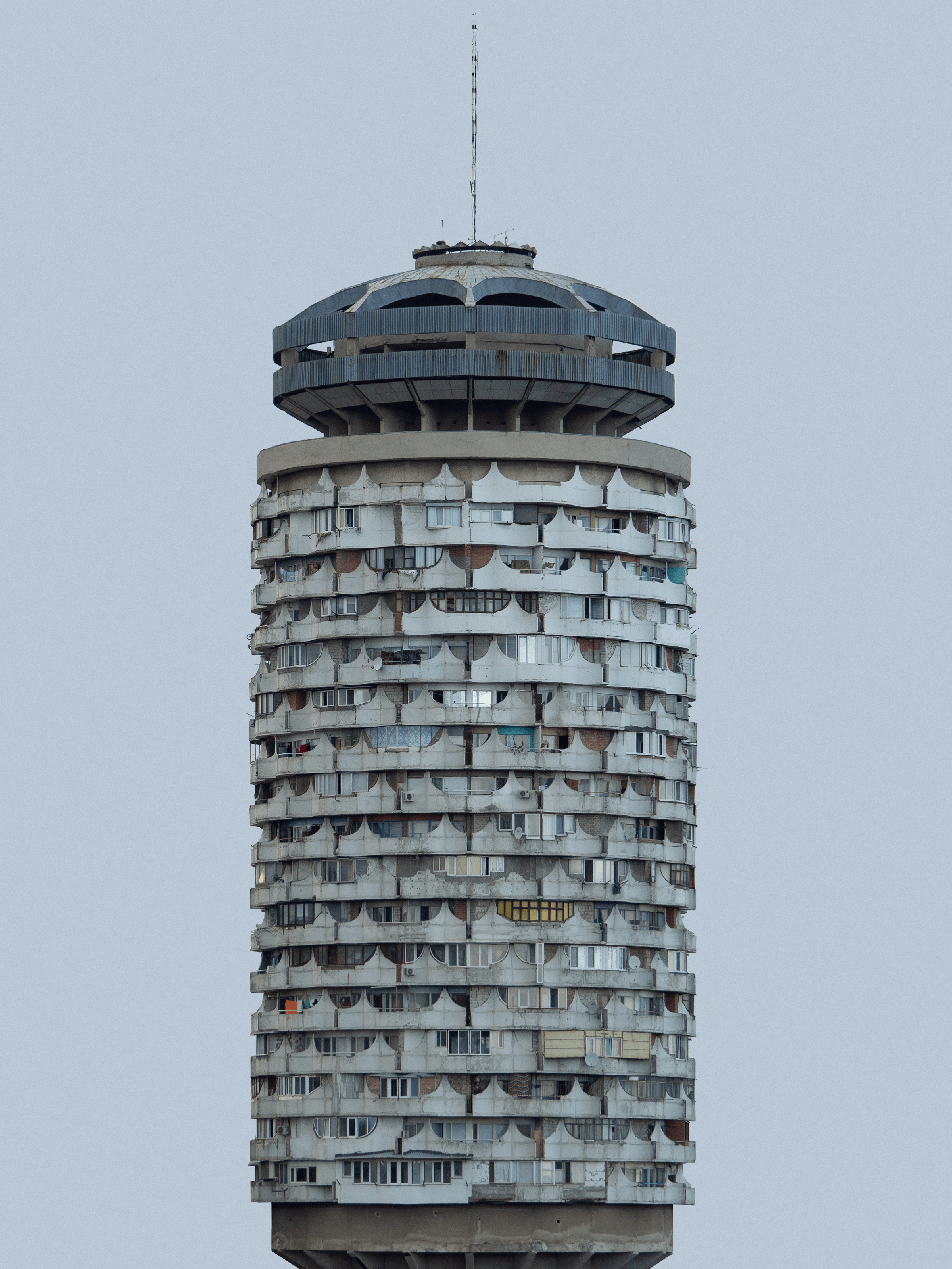 High-rise Building under Clear Sky · Free Stock Photo