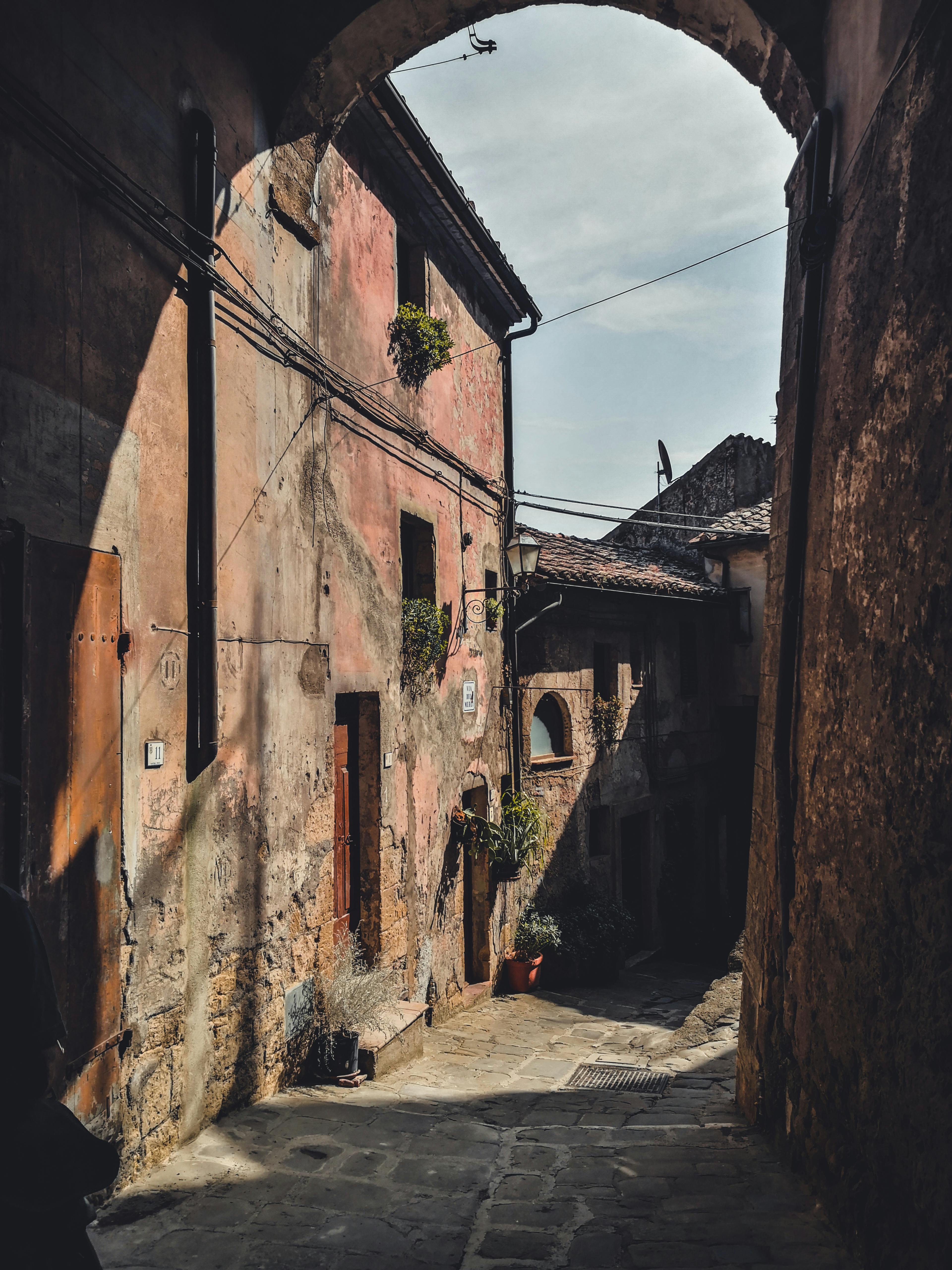 Street in between Brick Buildings · Free Stock Photo