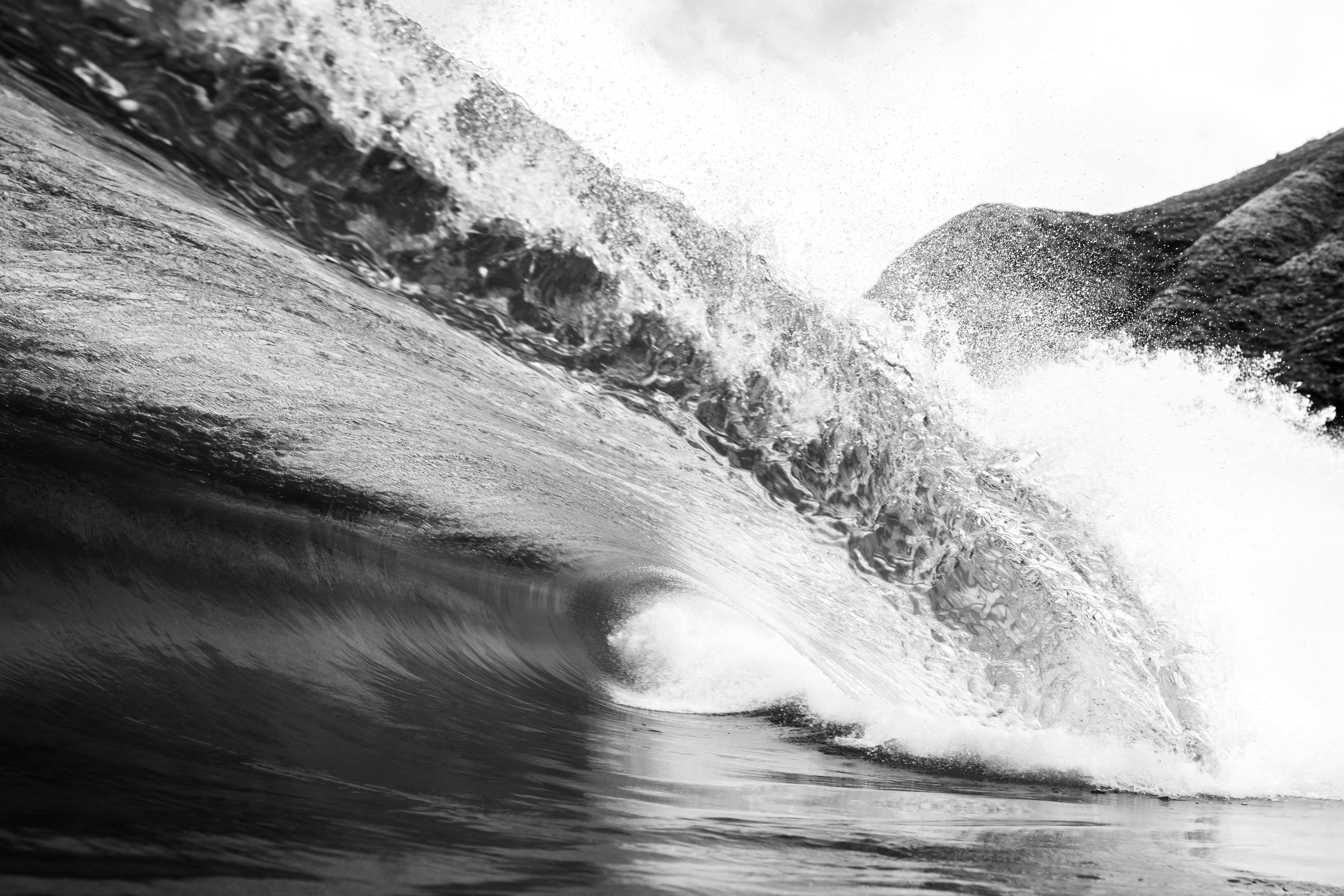 Long waves near coast of sea · Free Stock Photo