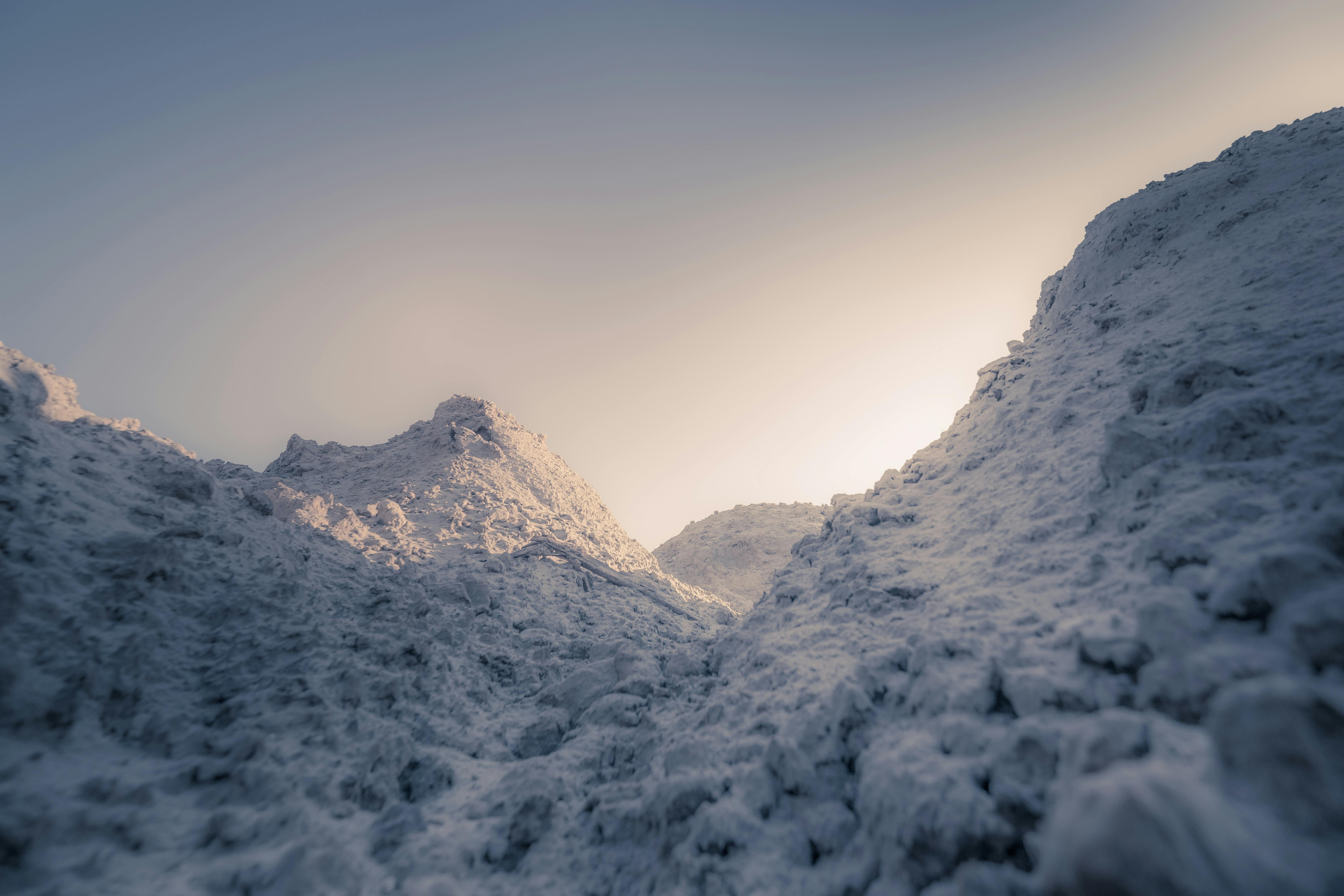 White mineral salt formation at sunlight · Free Stock Photo