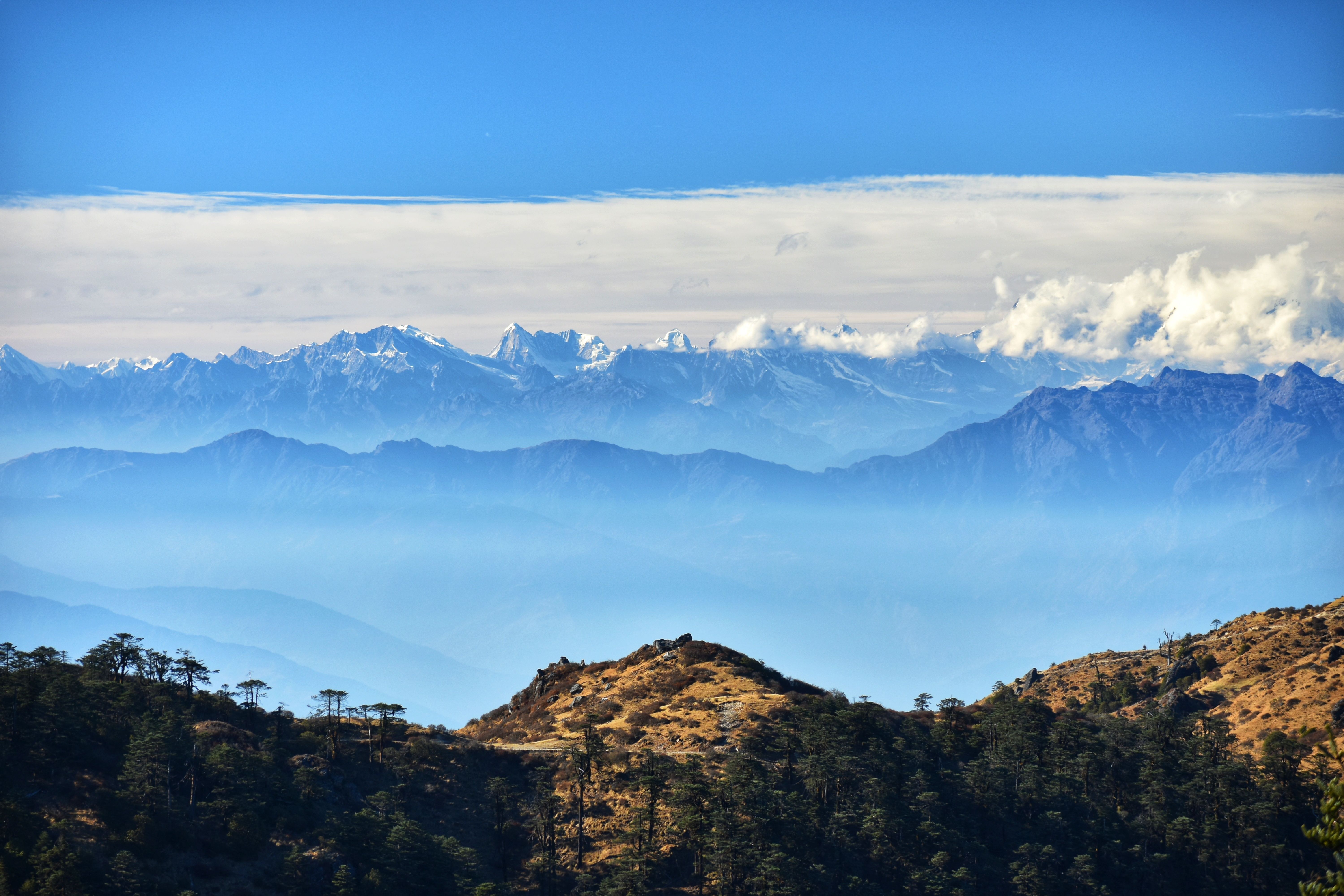 Scenic Mountain Range Landscape · Free Stock Photo