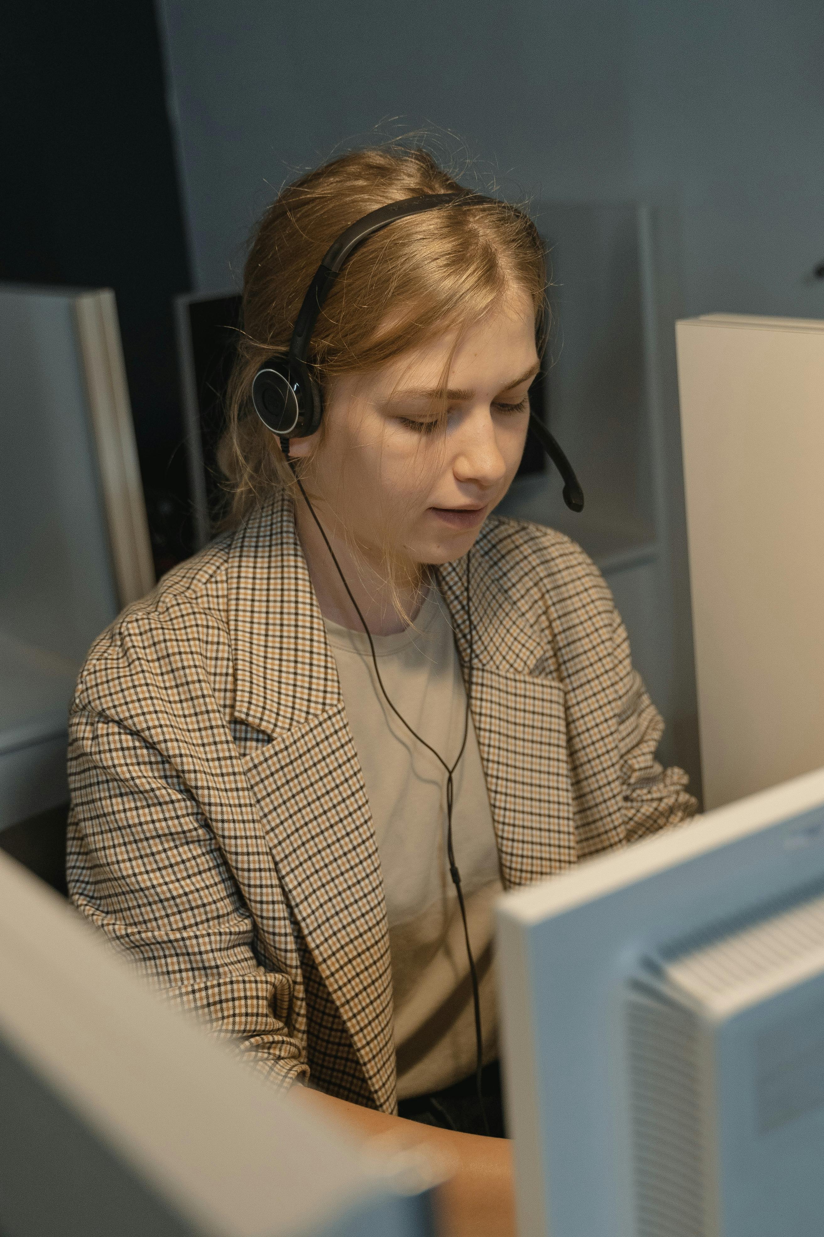 70+ Best Dispatcher Photos · 100% Free Download · Pexels Stock Photos