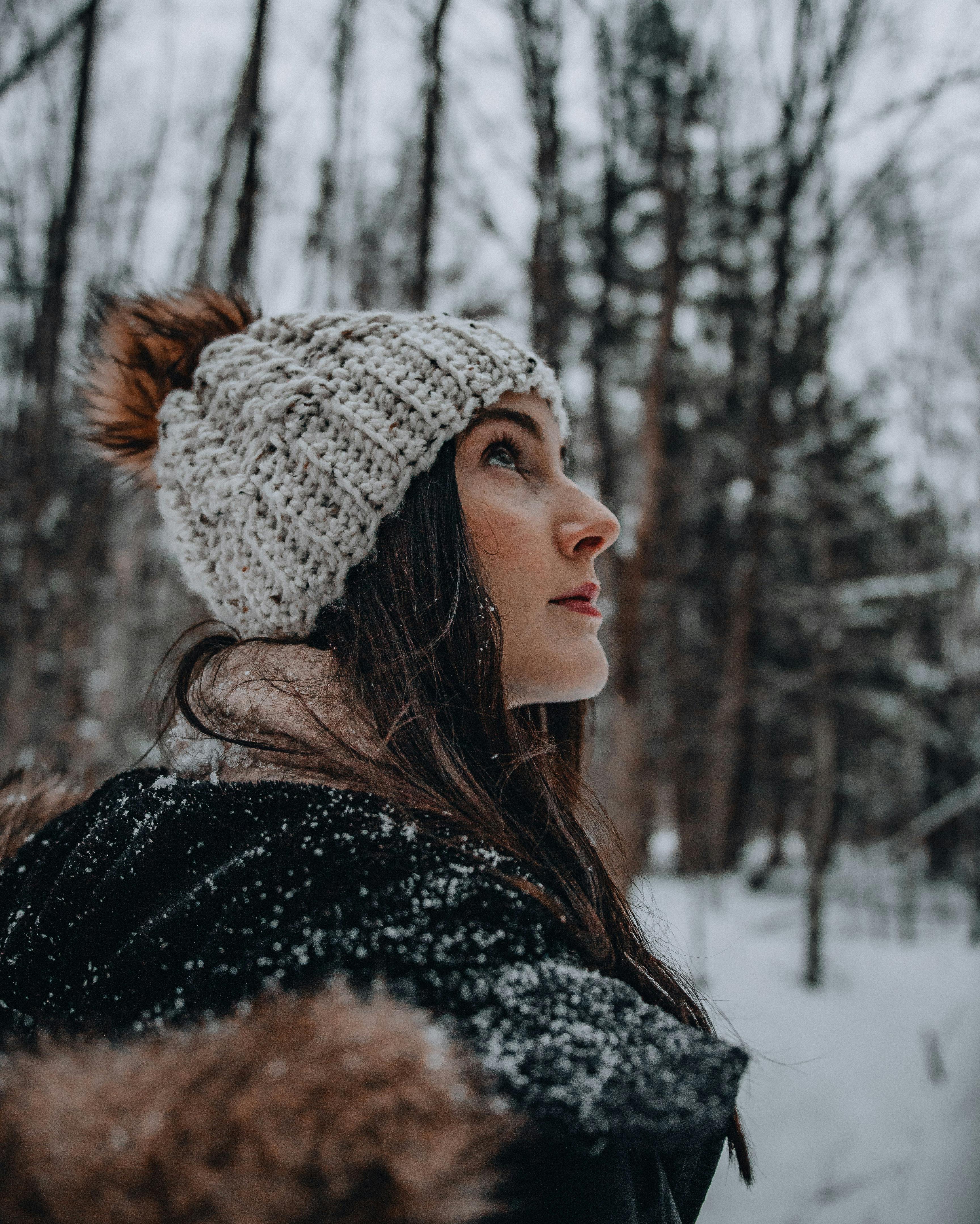 Woman Wearing Knitted Cap Looking Up · Free Stock Photo