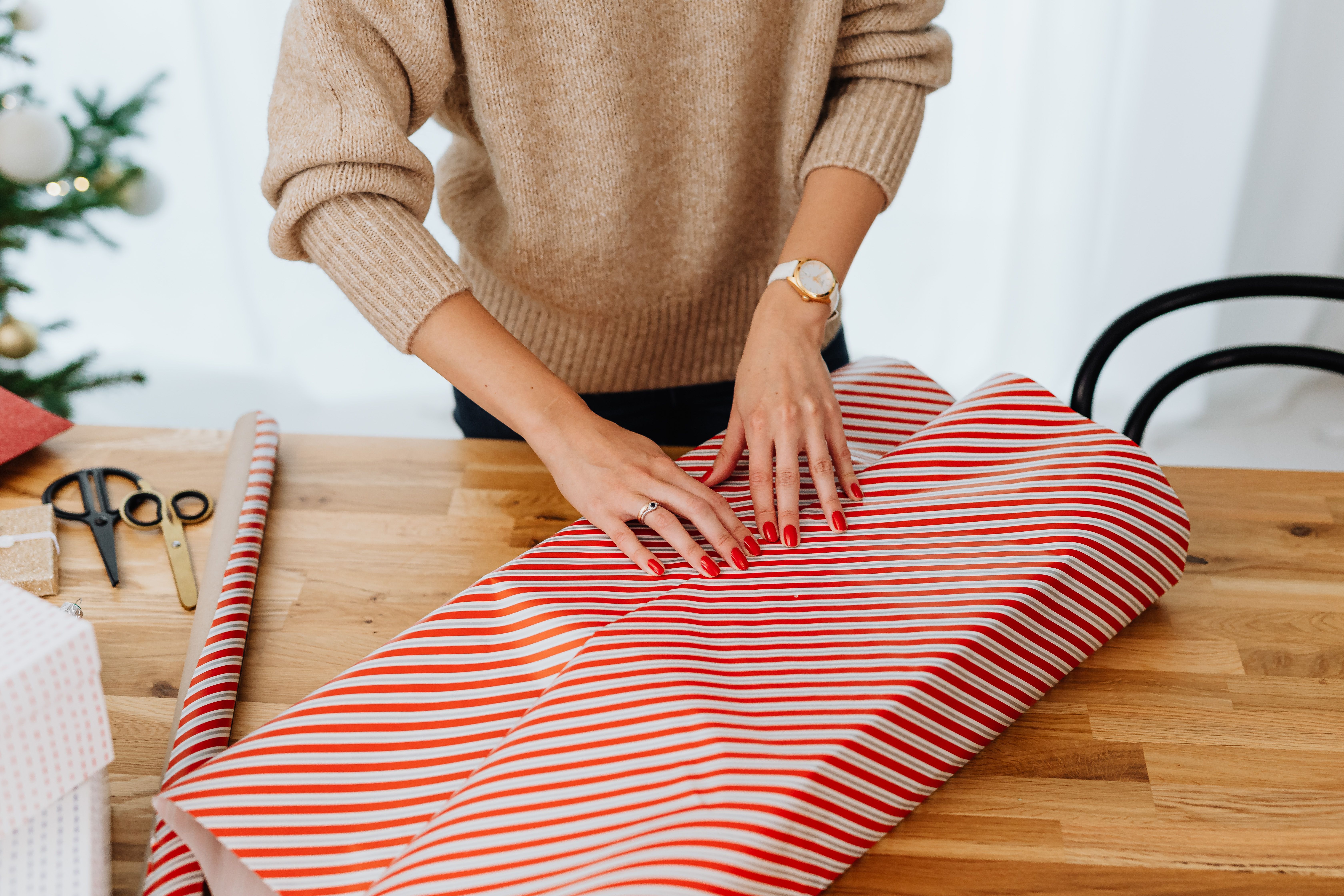 Christmas Gift Wrapping Tips: 5 Expert Secrets for Success