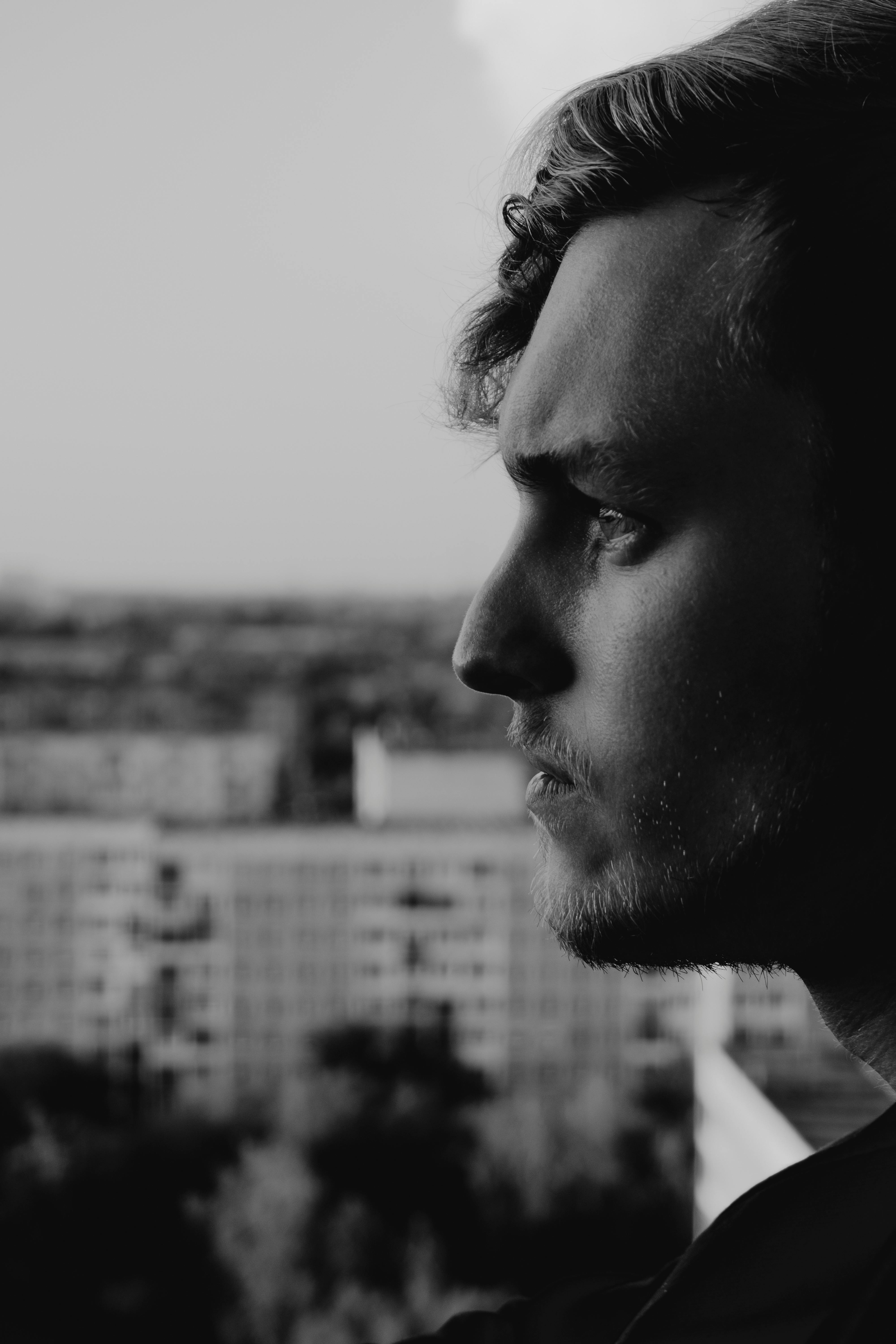 Mans Face in Grayscale · Free Stock Photo