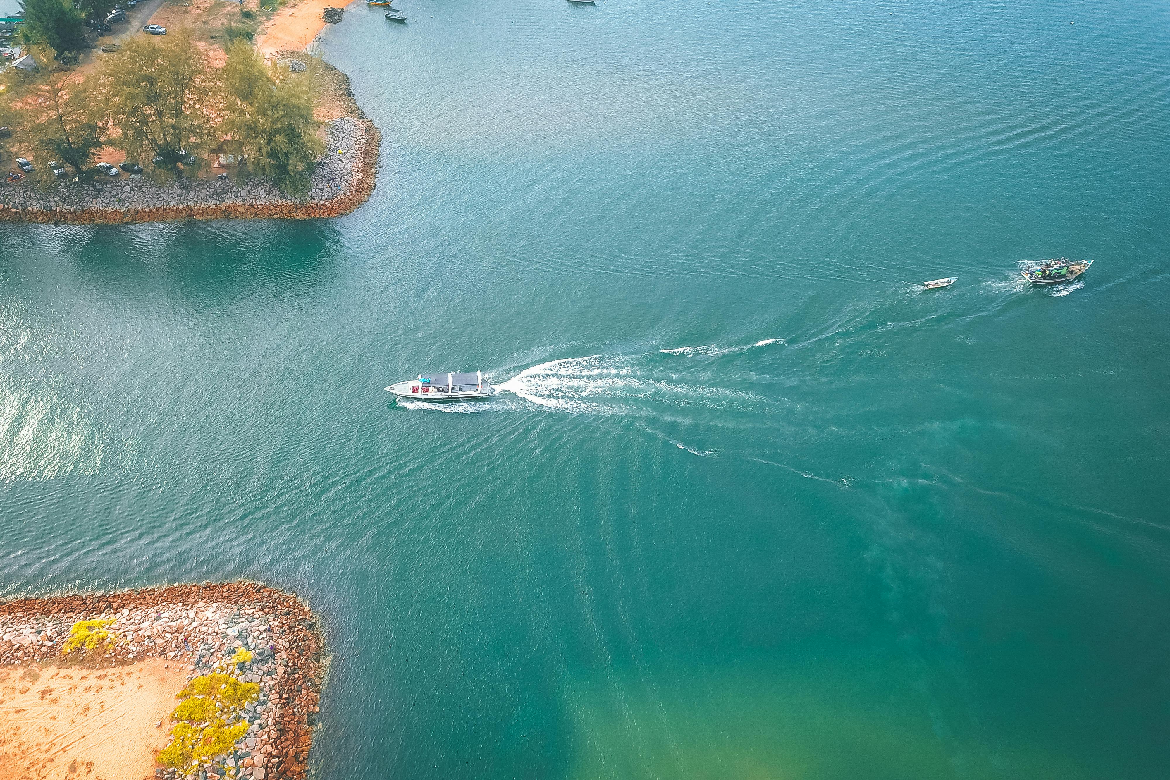Boat making wake while floating in sea · Free Stock Photo