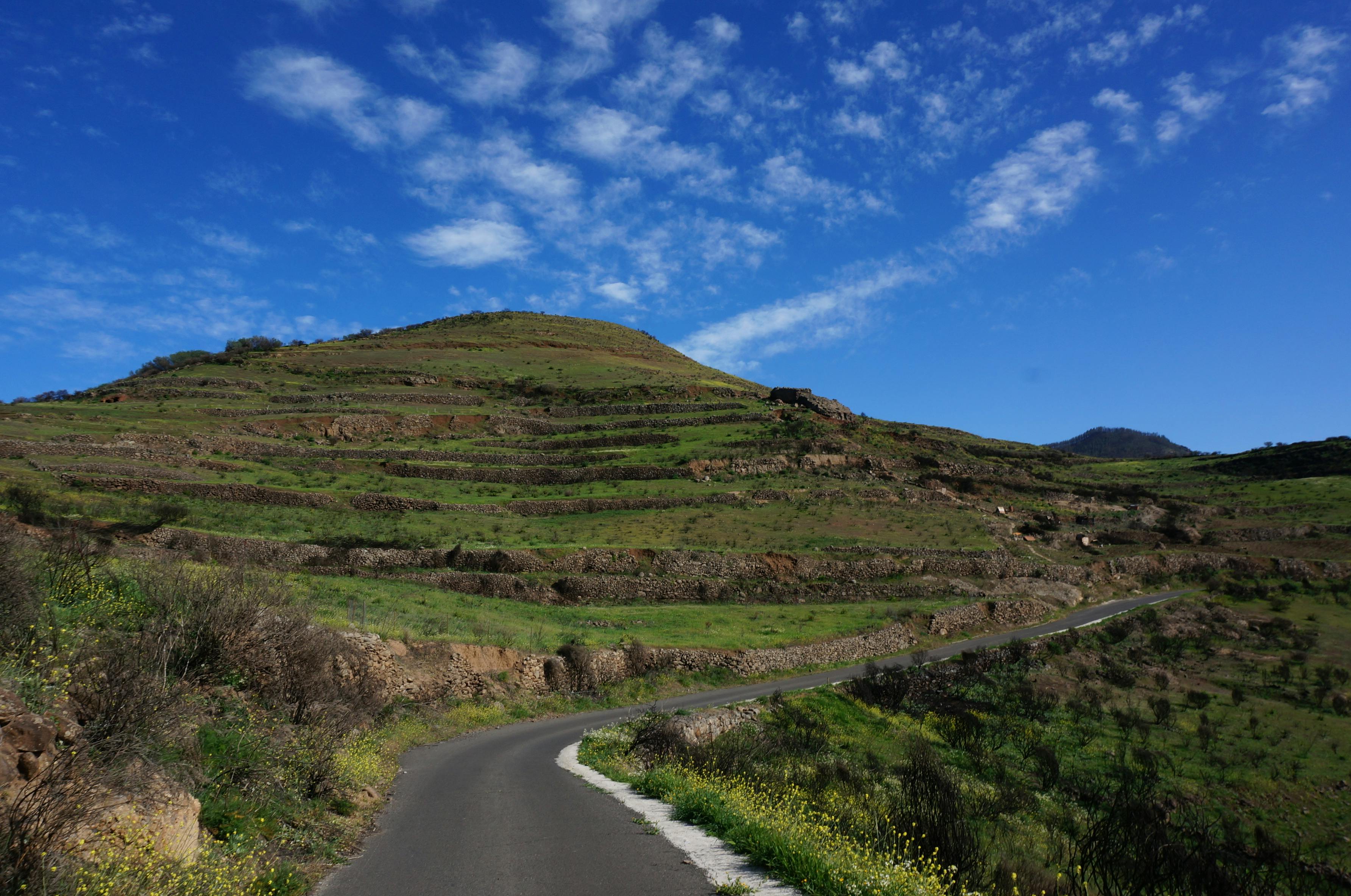 Road on Hills · Free Stock Photo
