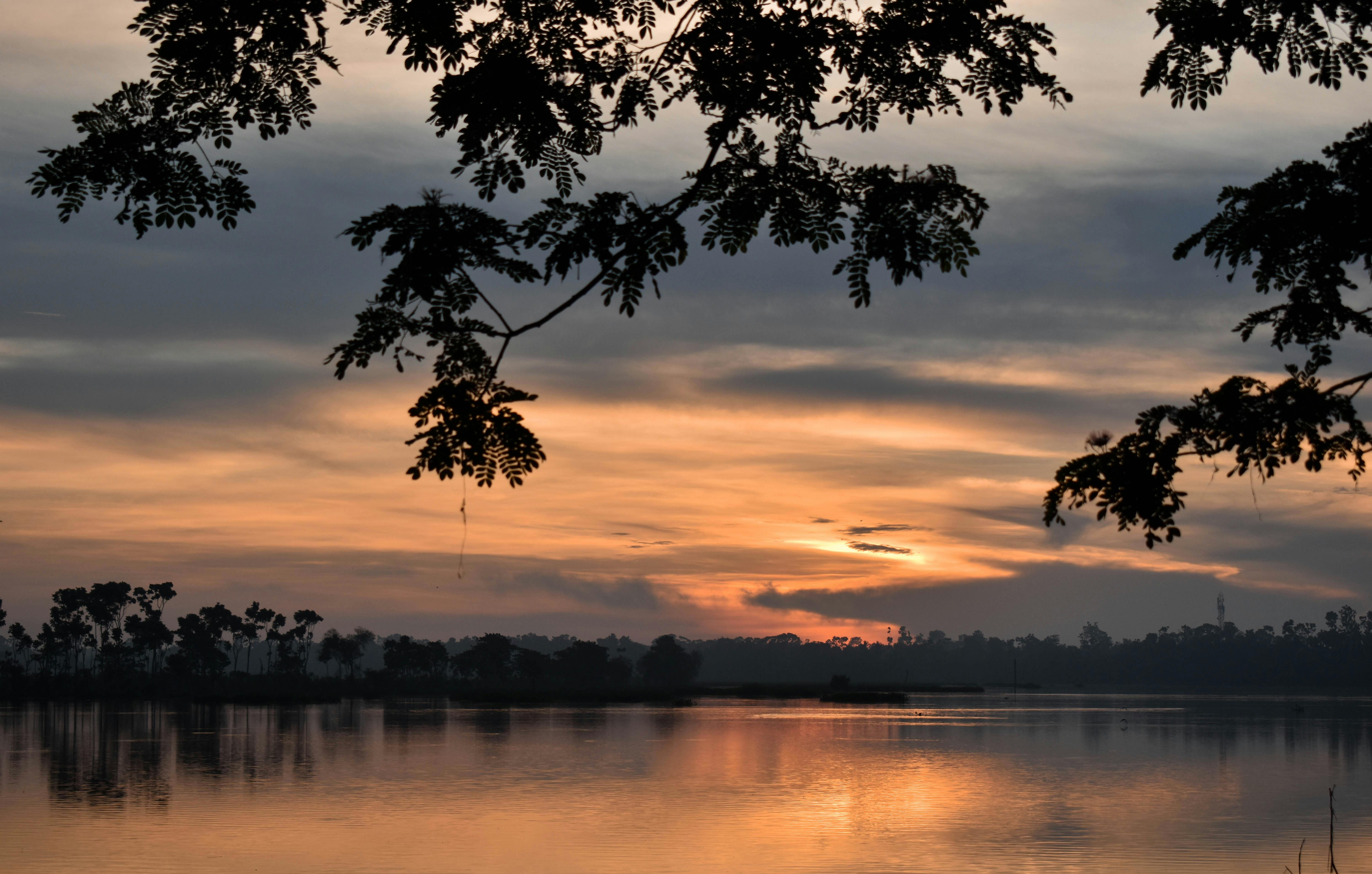 Lake At Sunset In Fall · Free Stock Photo