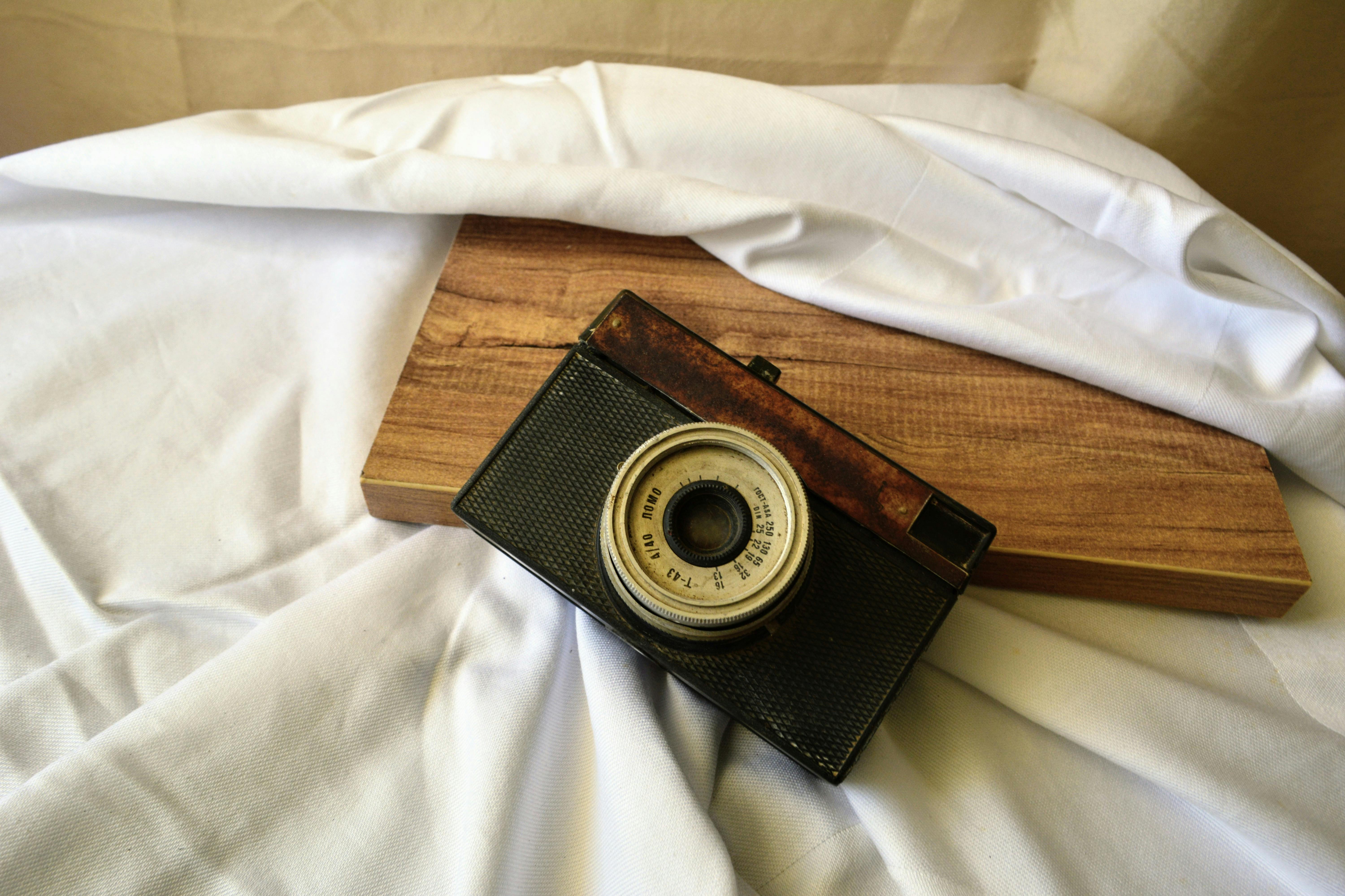 A Rusty Vintage Camera · Free Stock Photo