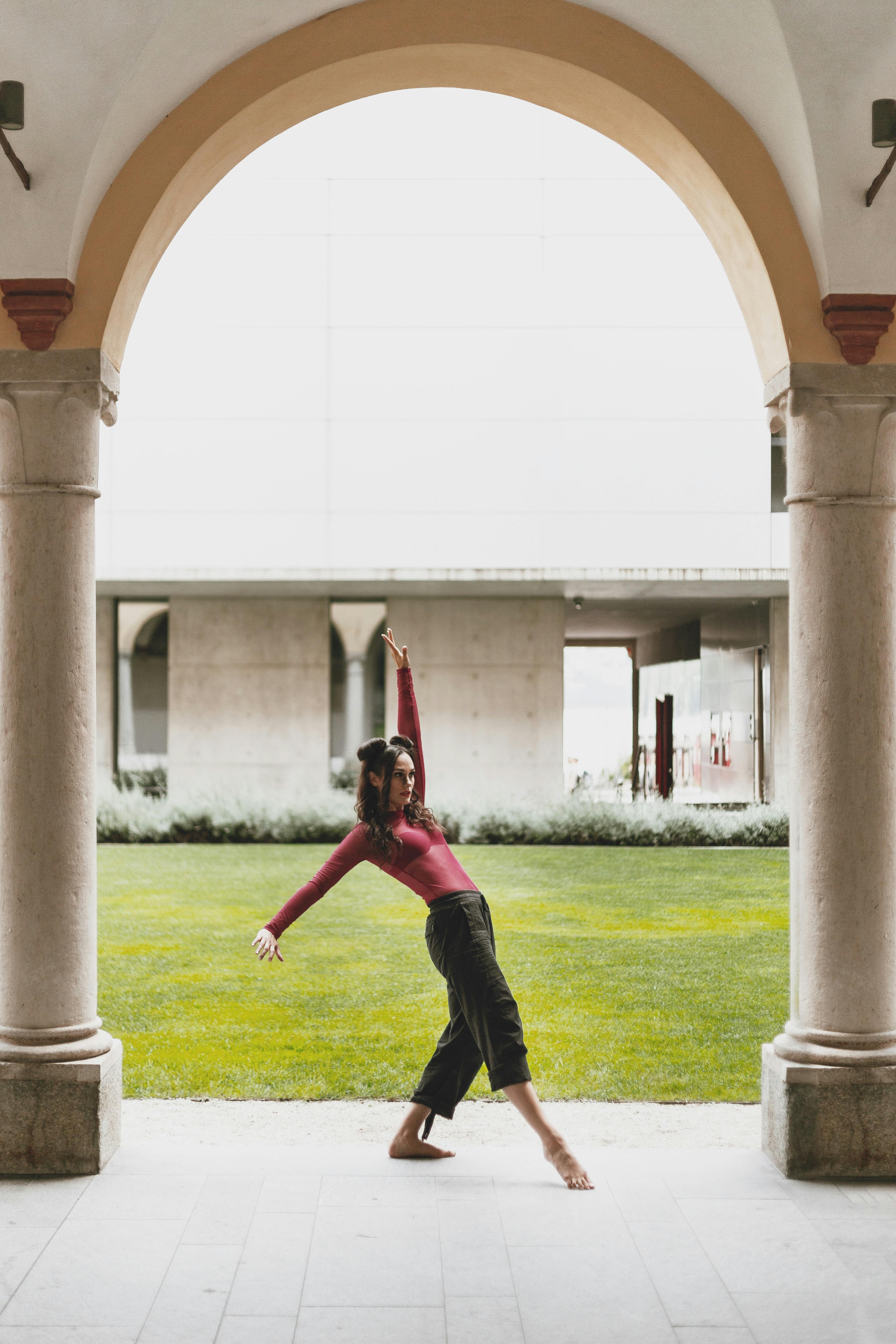 Skinny dancer jumping over sandy shore of ocean · Free Stock Photo