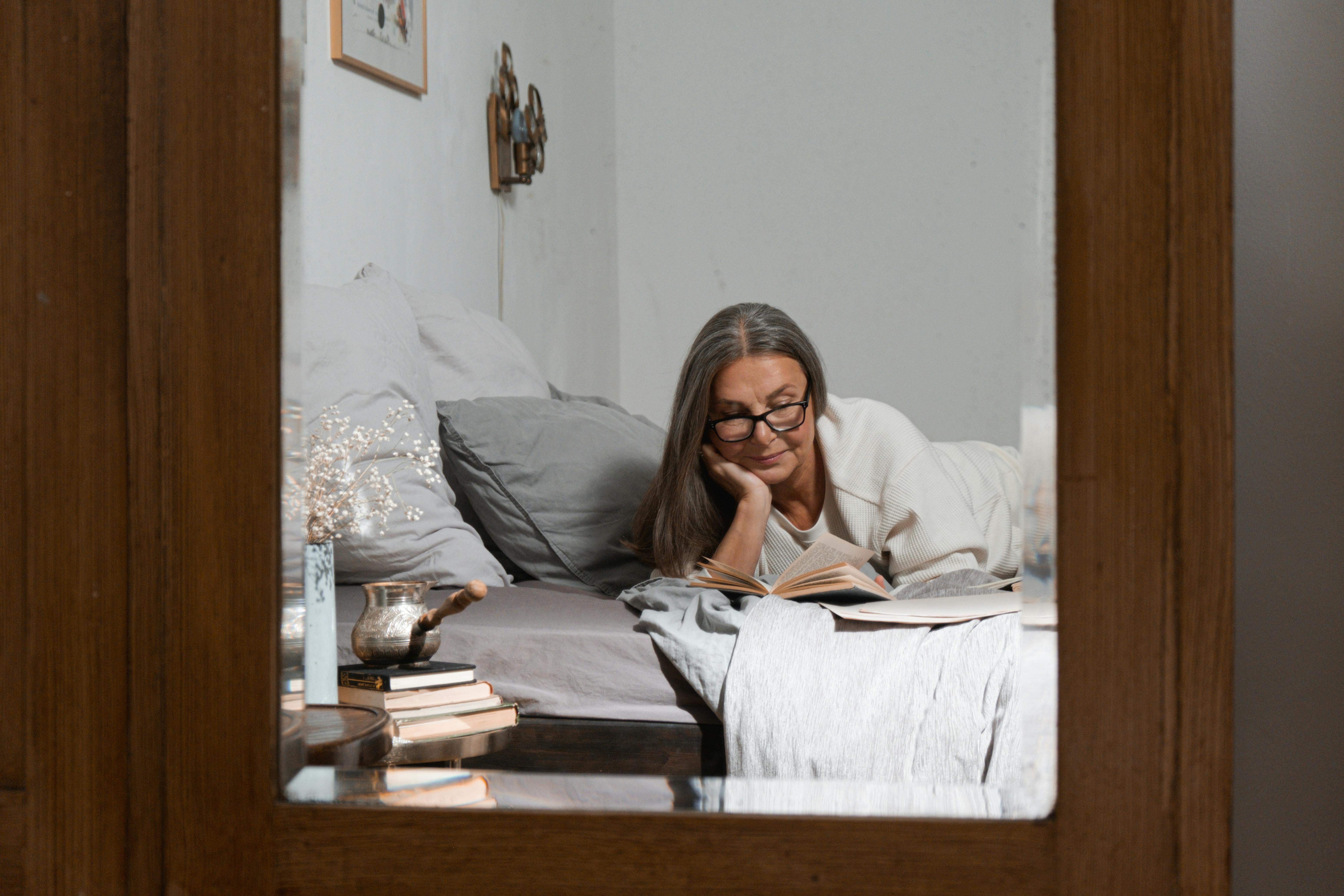 Reading Mirror Photos, Download The BEST Free Reading Mirror Stock ...