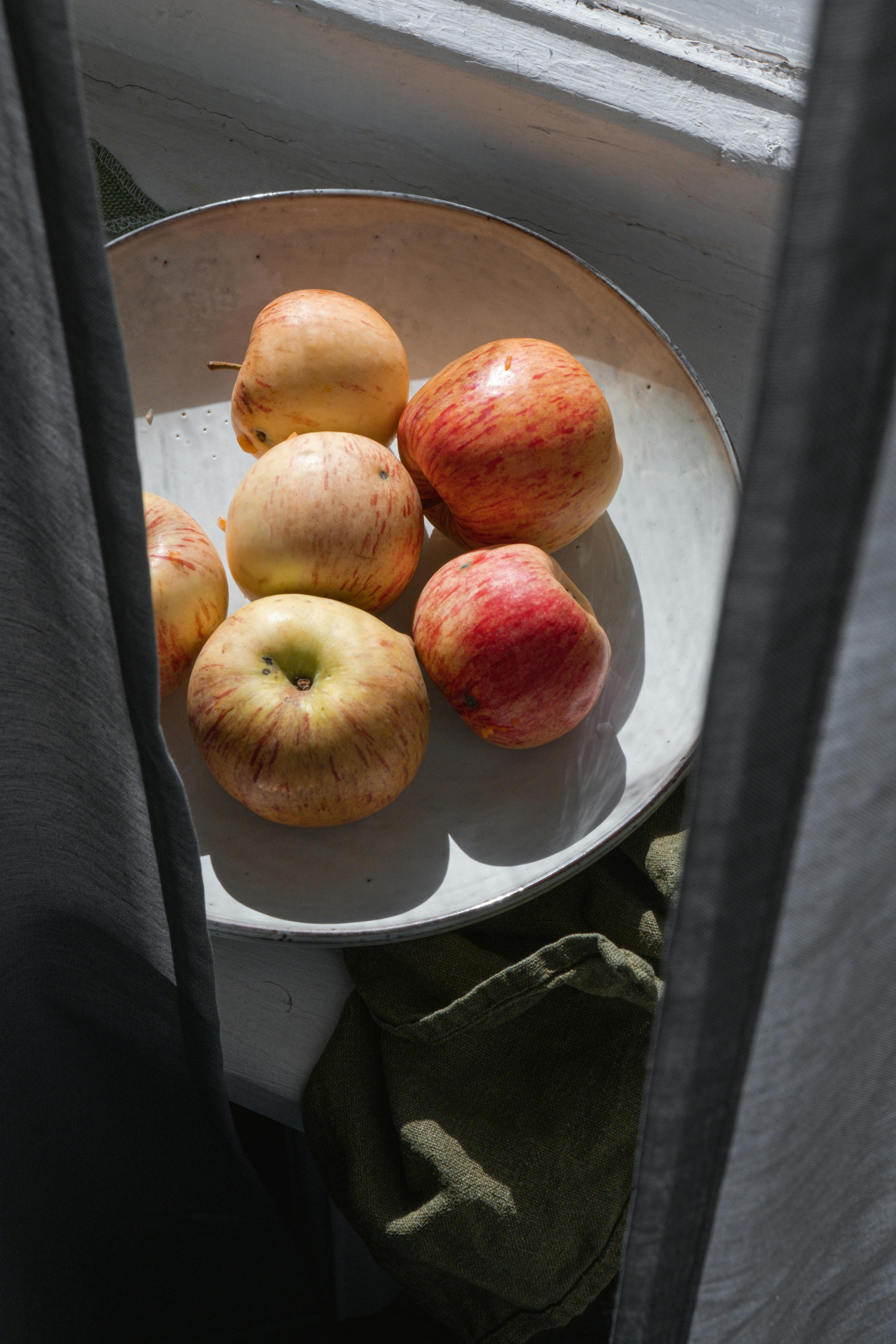 A Plate of Apples · Free Stock Photo