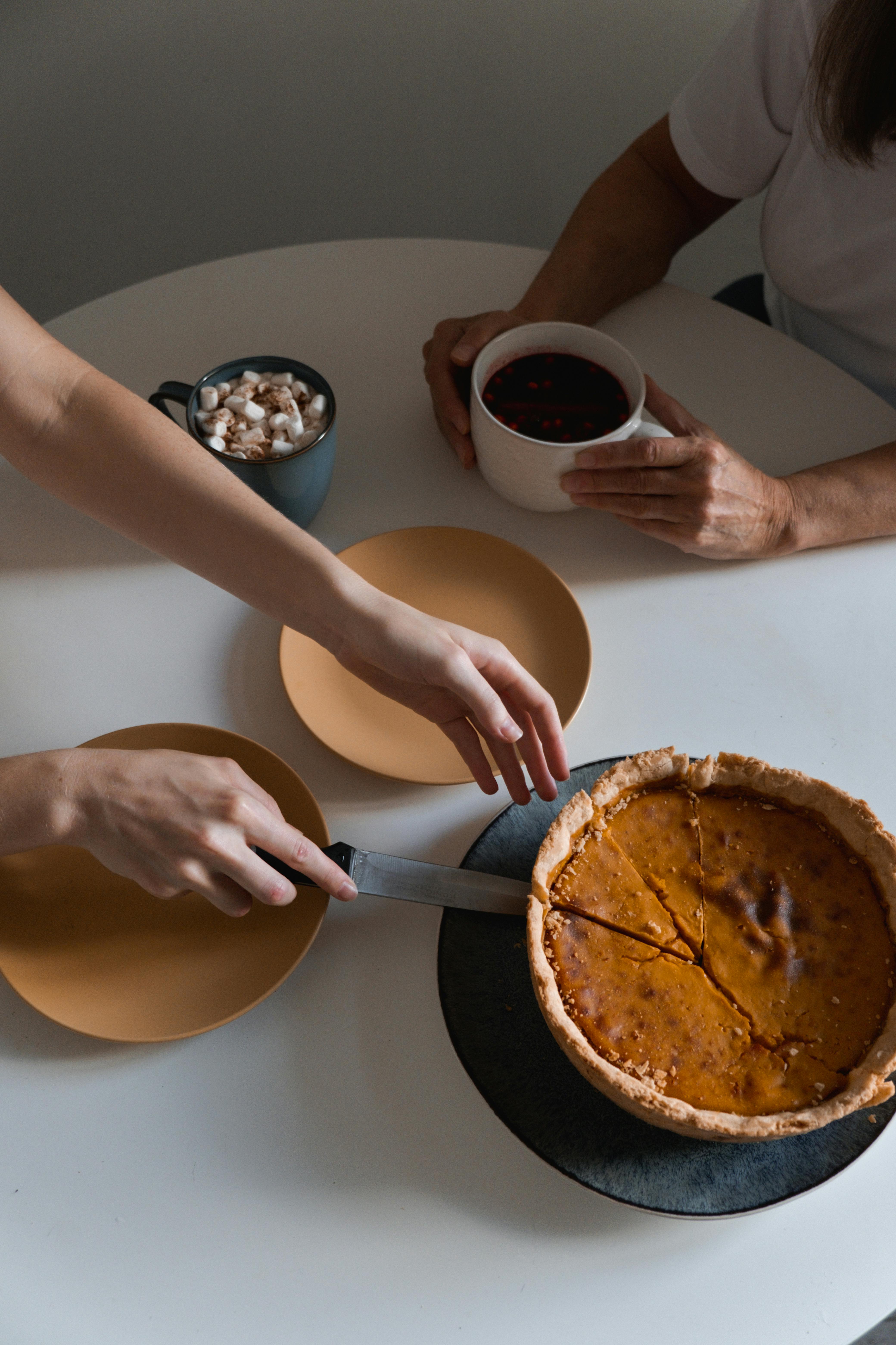 Pie Cutting Photos, Download The BEST Free Pie Cutting Stock Photos ...