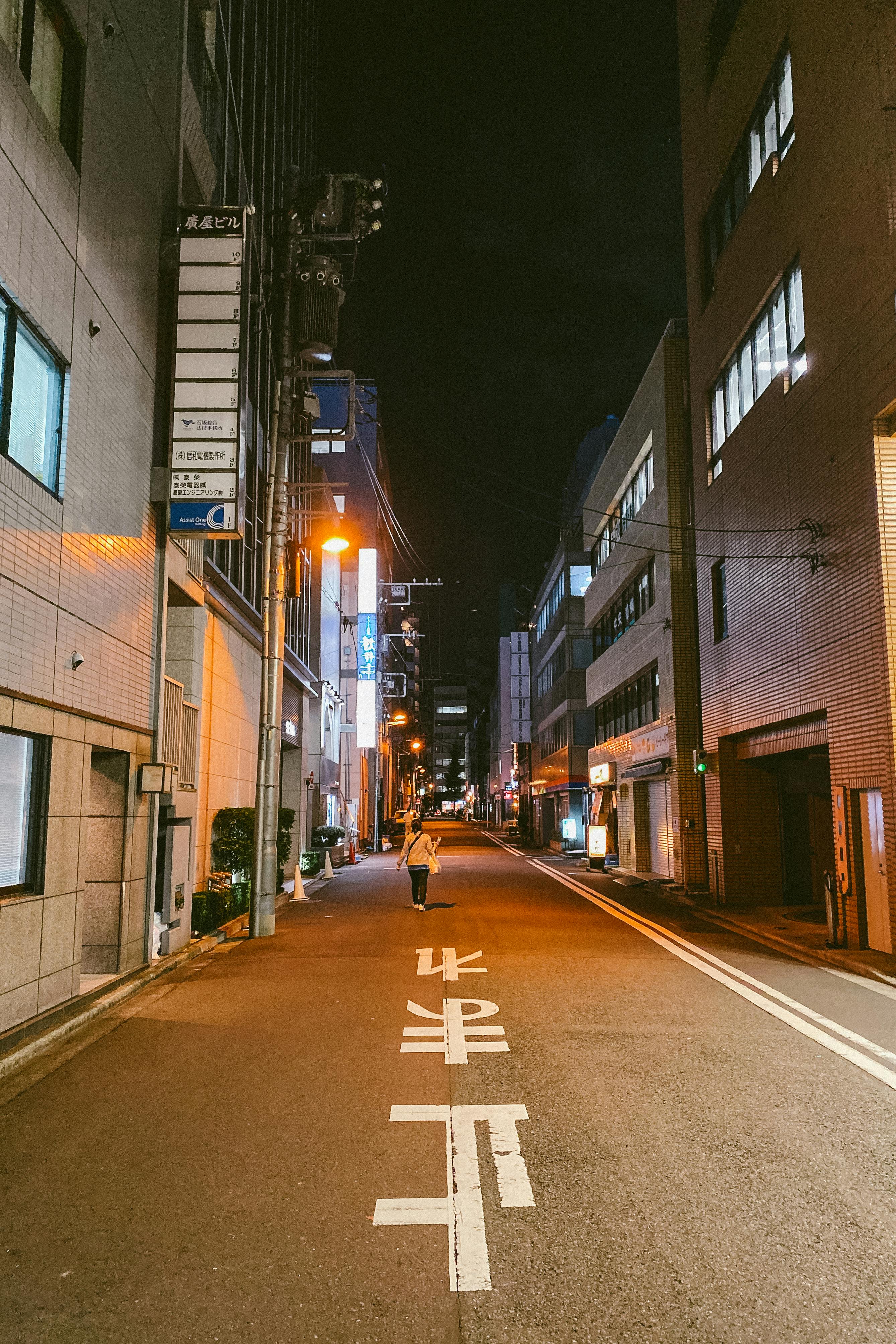Photo of Alleyway · Free Stock Photo