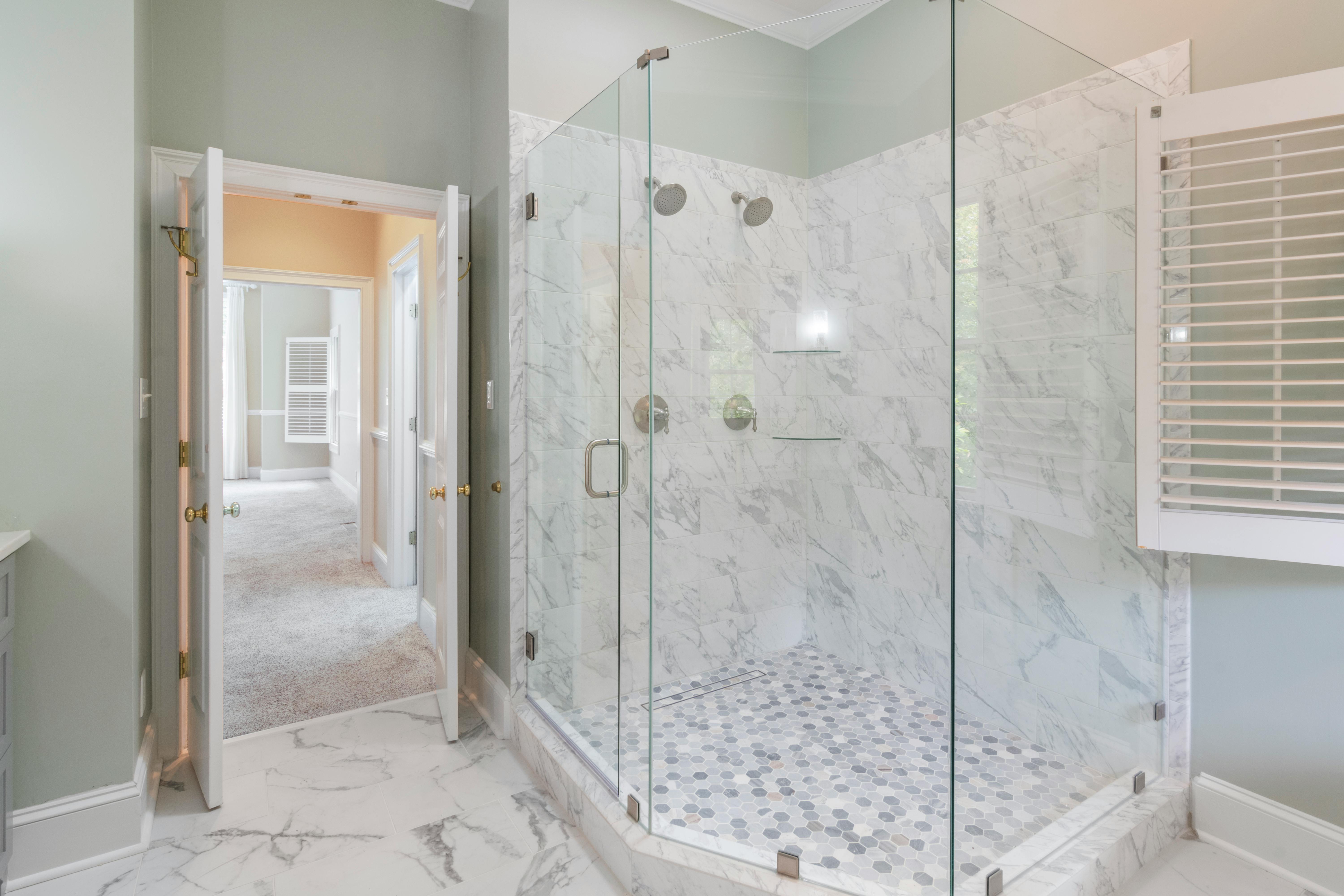 Privacy Shower Door: Choose the Best for Your Home in 2024