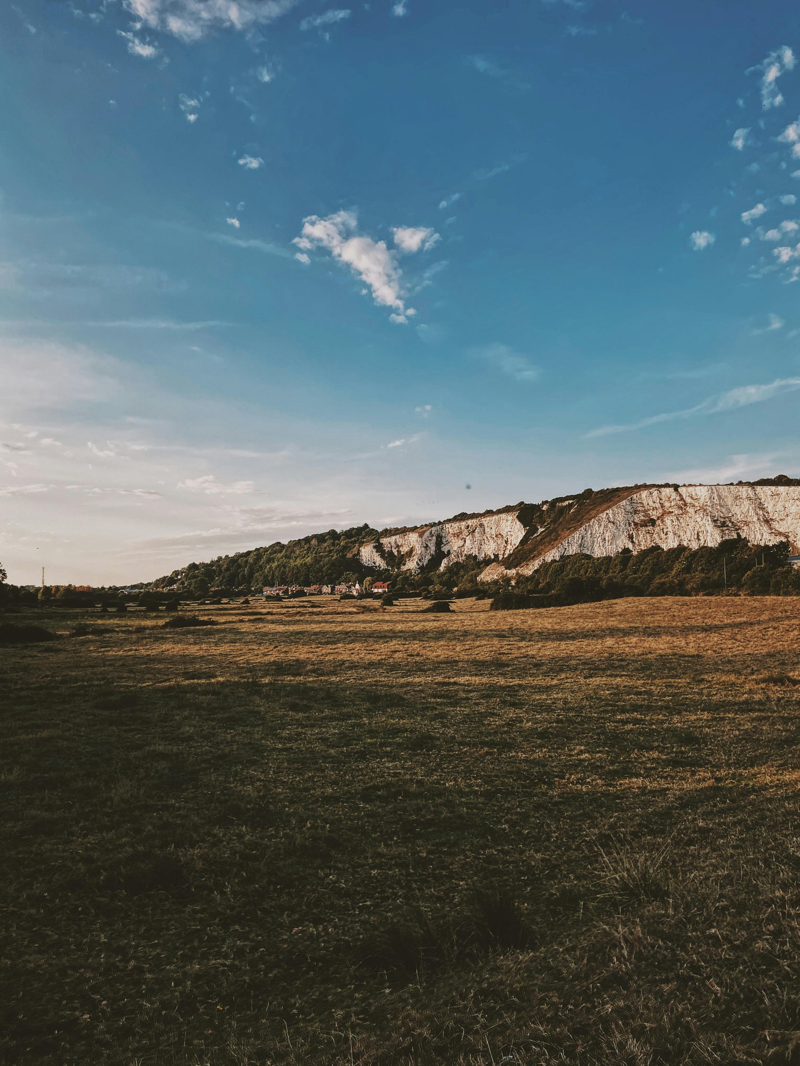 Cliff on Hill · Free Stock Photo