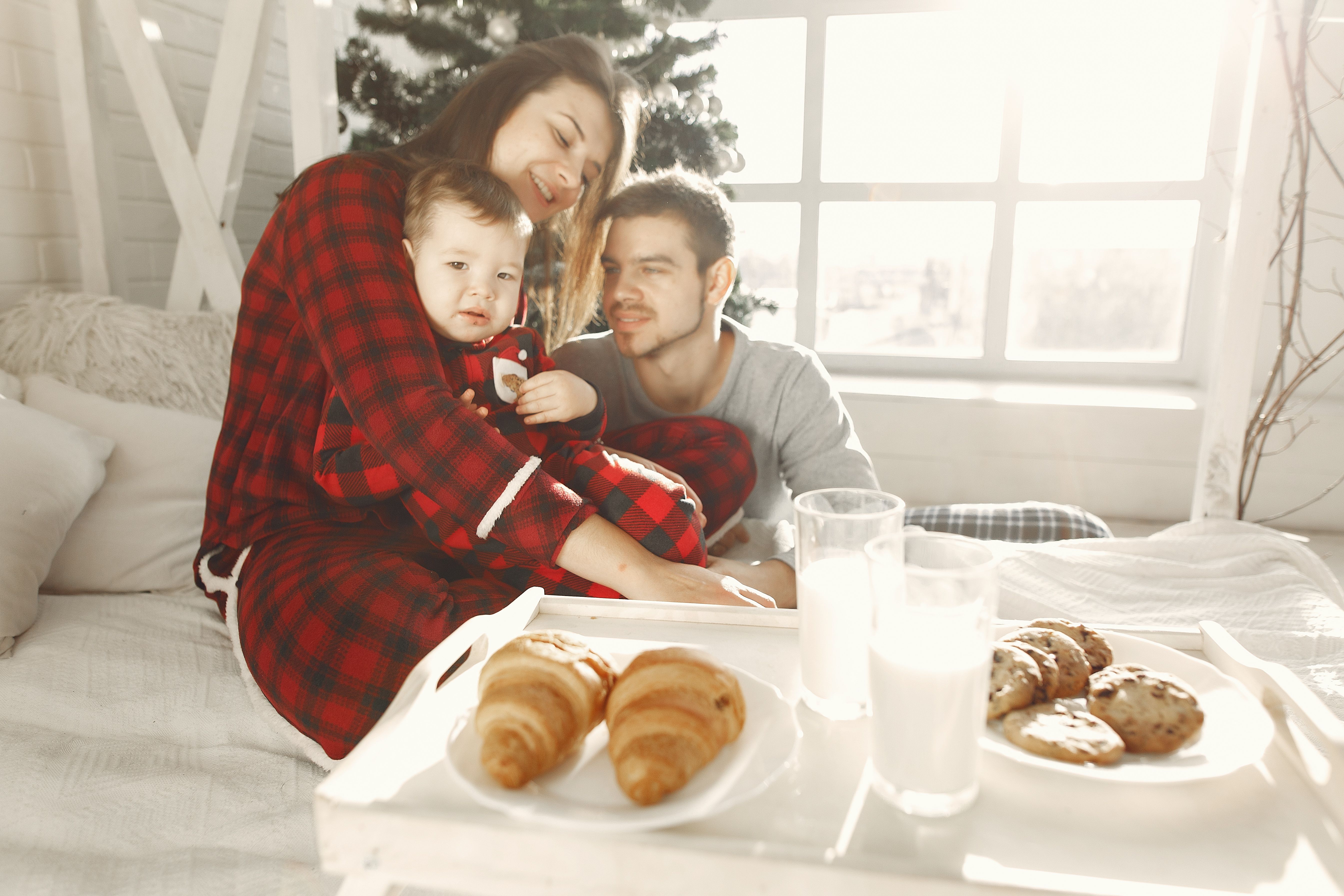 A Family Eating Breakfast on the Bed · Free Stock Photo