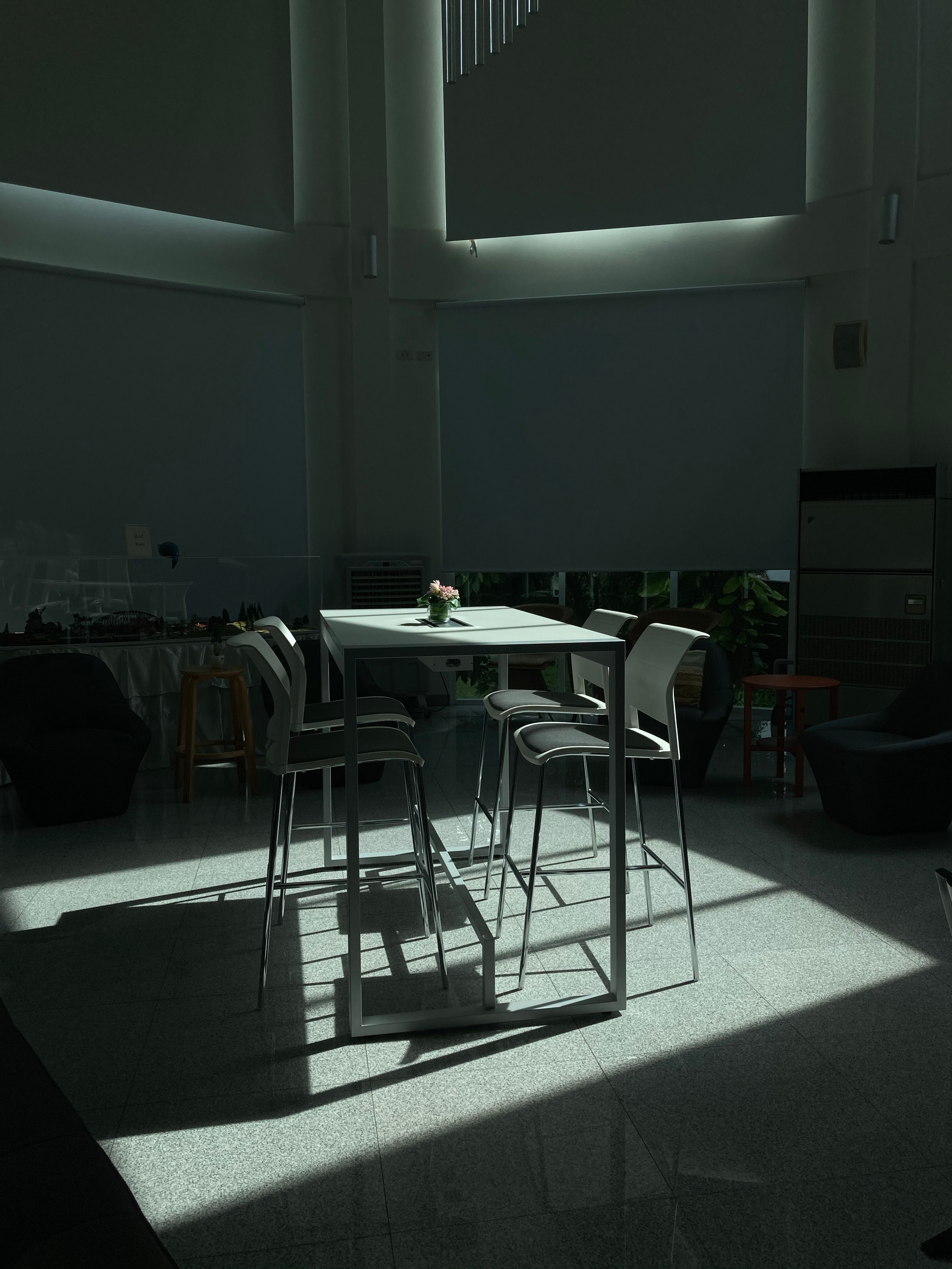A Table in an Empty Restaurant · Free Stock Photo