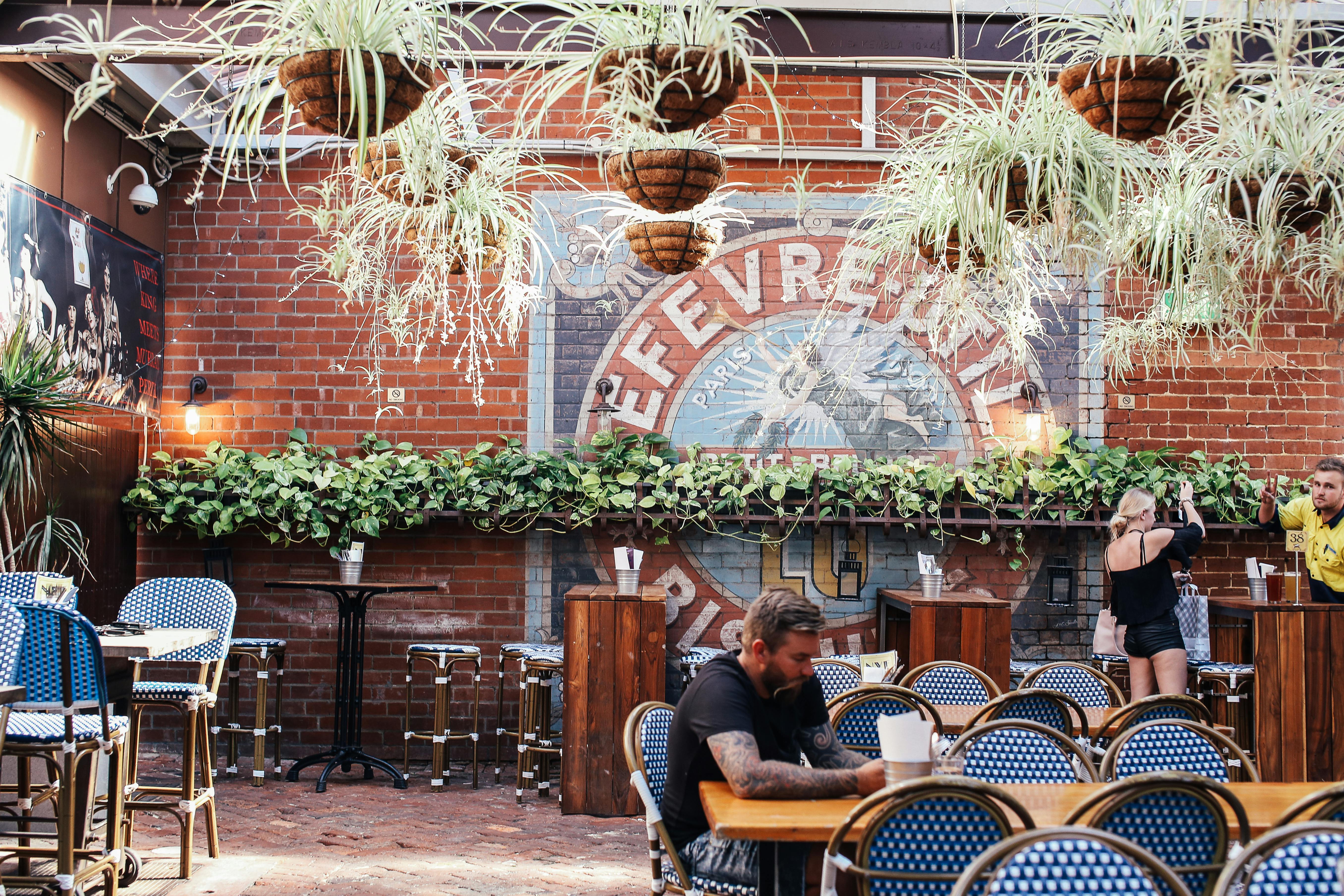 Customer Eating Photos, Download The BEST Free Customer Eating Stock ...