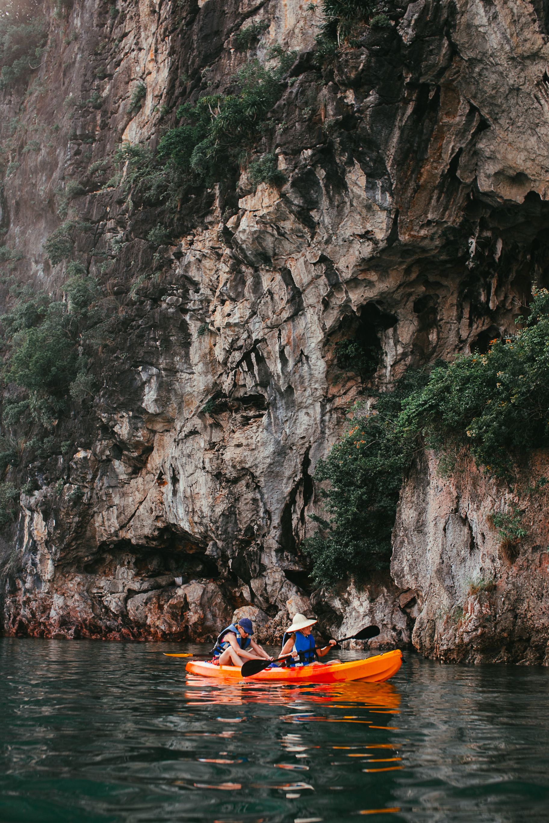 People Paddling a Canoe · Free Stock Photo