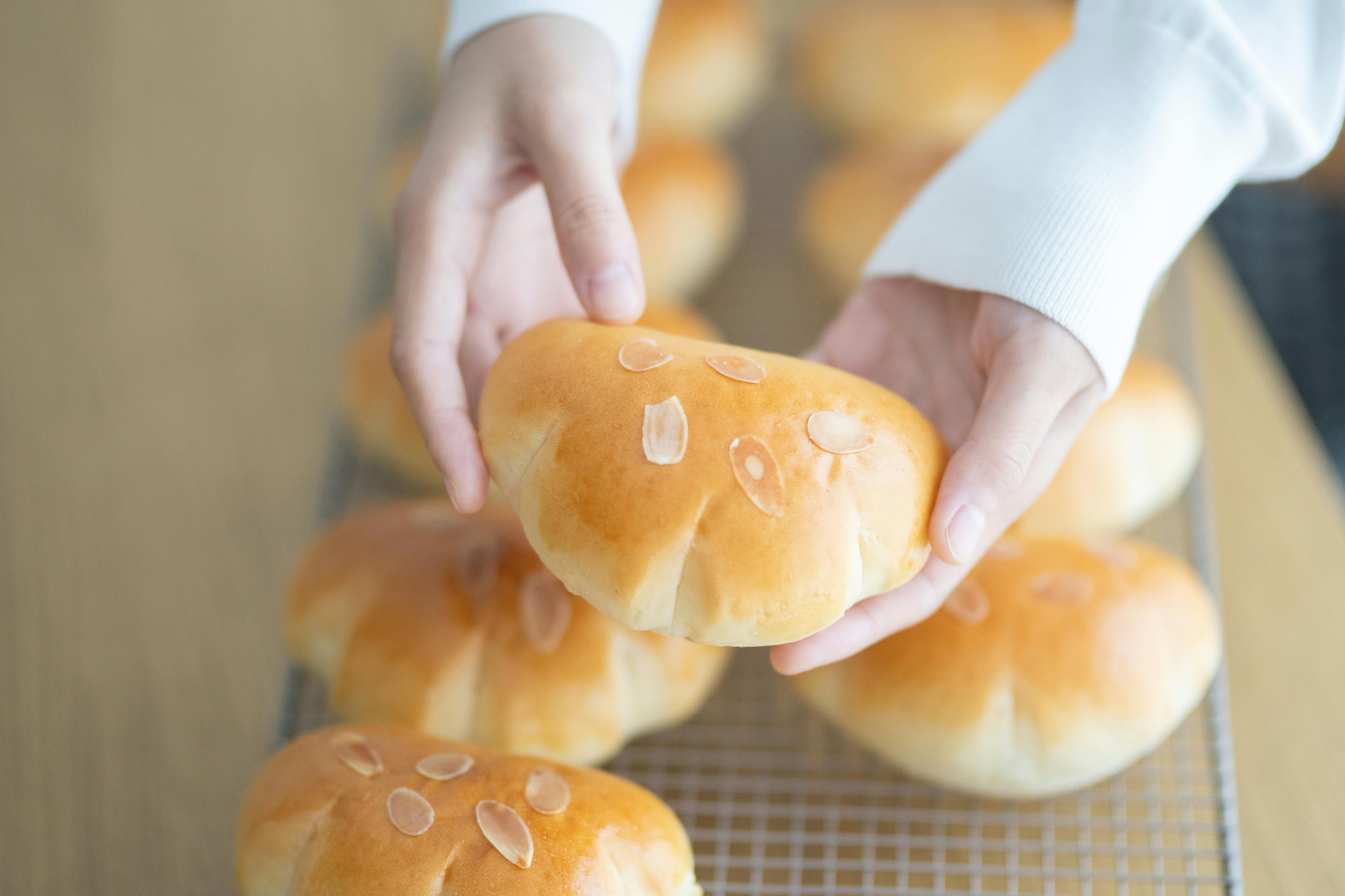 Close-Up Shot of a Delicious Bread · Free Stock Photo