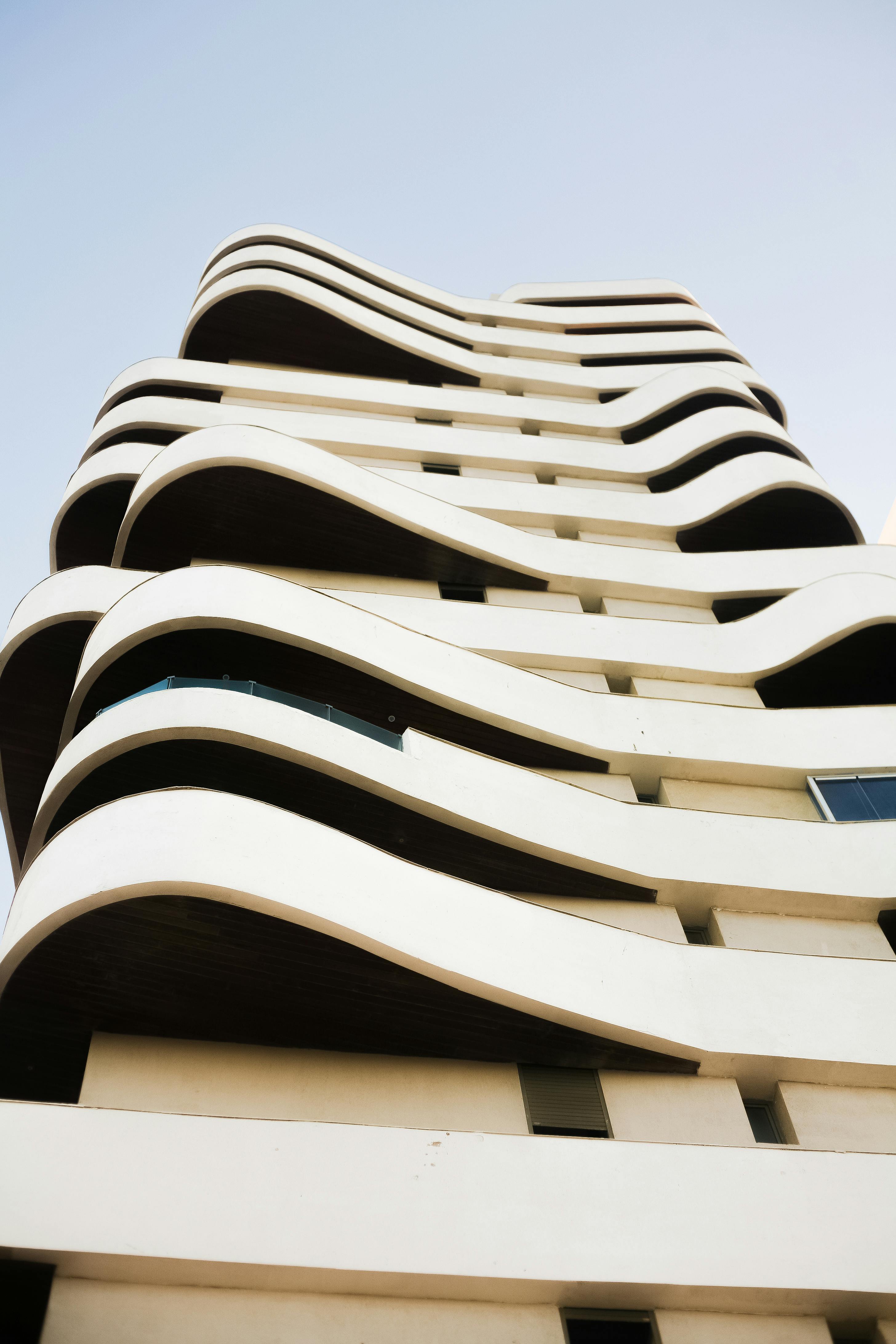 Modern Shape Hotel in Sunlight · Free Stock Photo