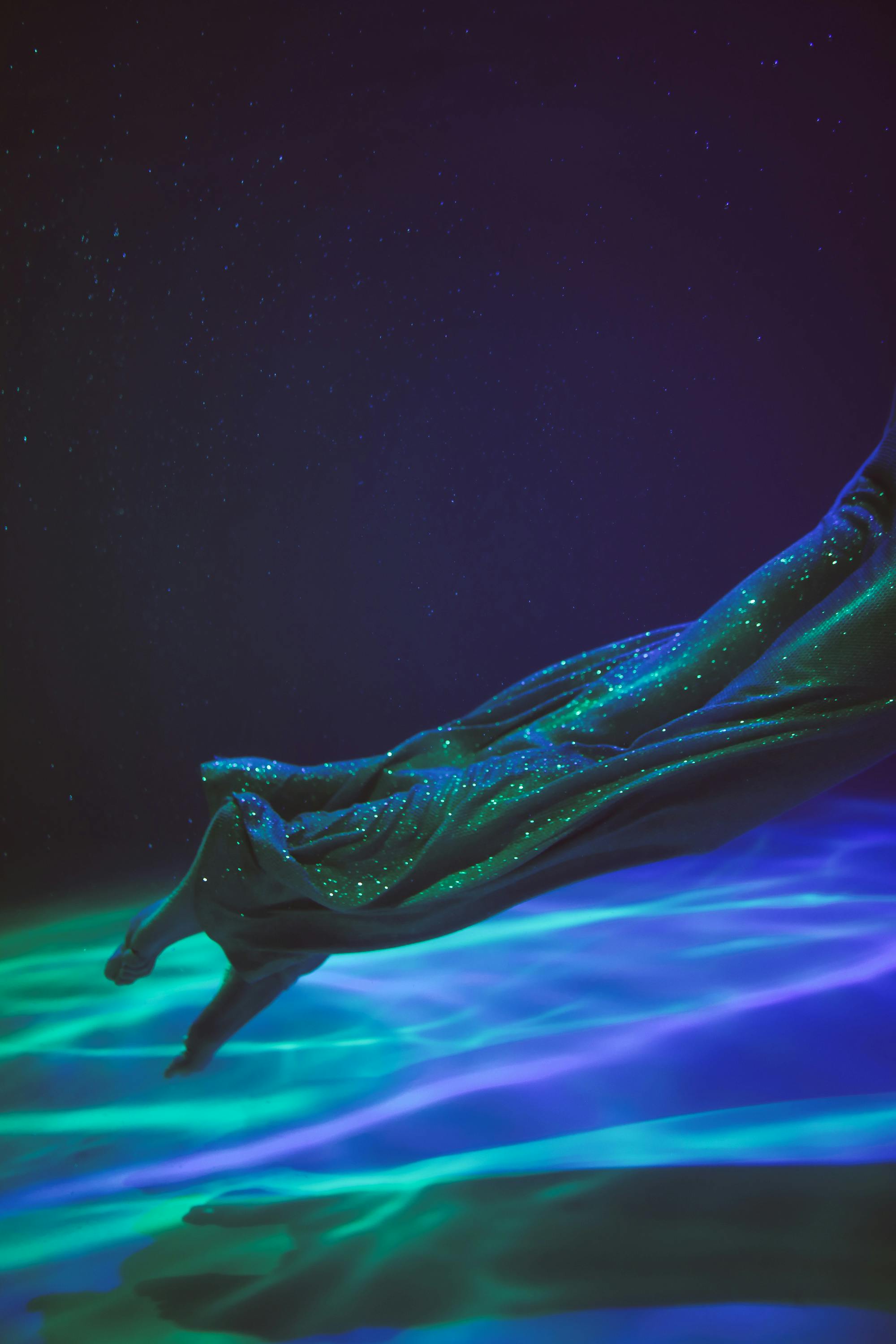 Person submerged underwater · Free Stock Photo